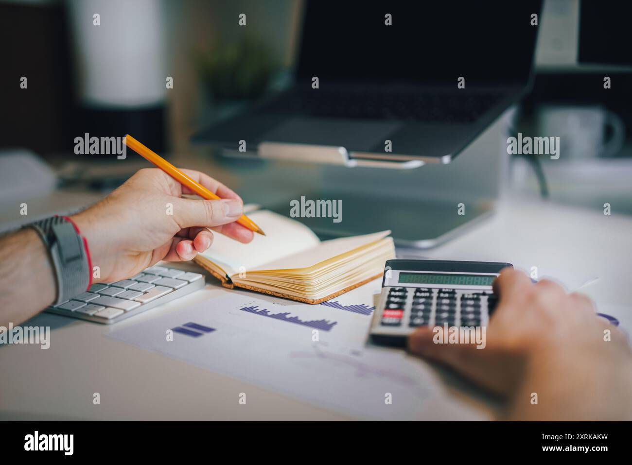 Invoice billing paper hi-res stock photography and images - Alamy