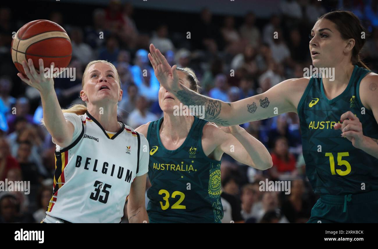 Paris, France. 11th Aug, 2024. Belgium's Julie Vanloo and Australia's ...