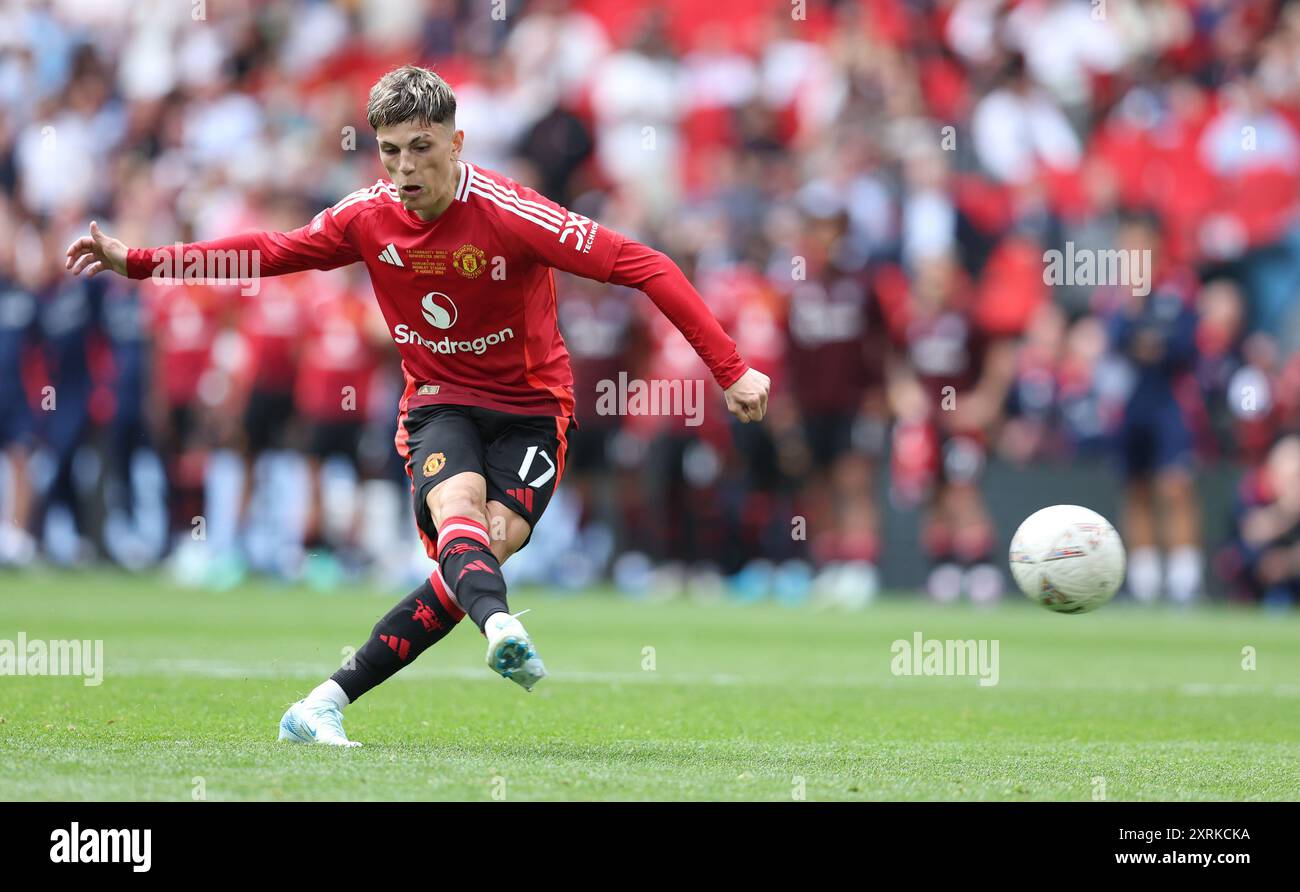 London, England, 10th August 2024. Alejandro Garnacho of Manchester ...