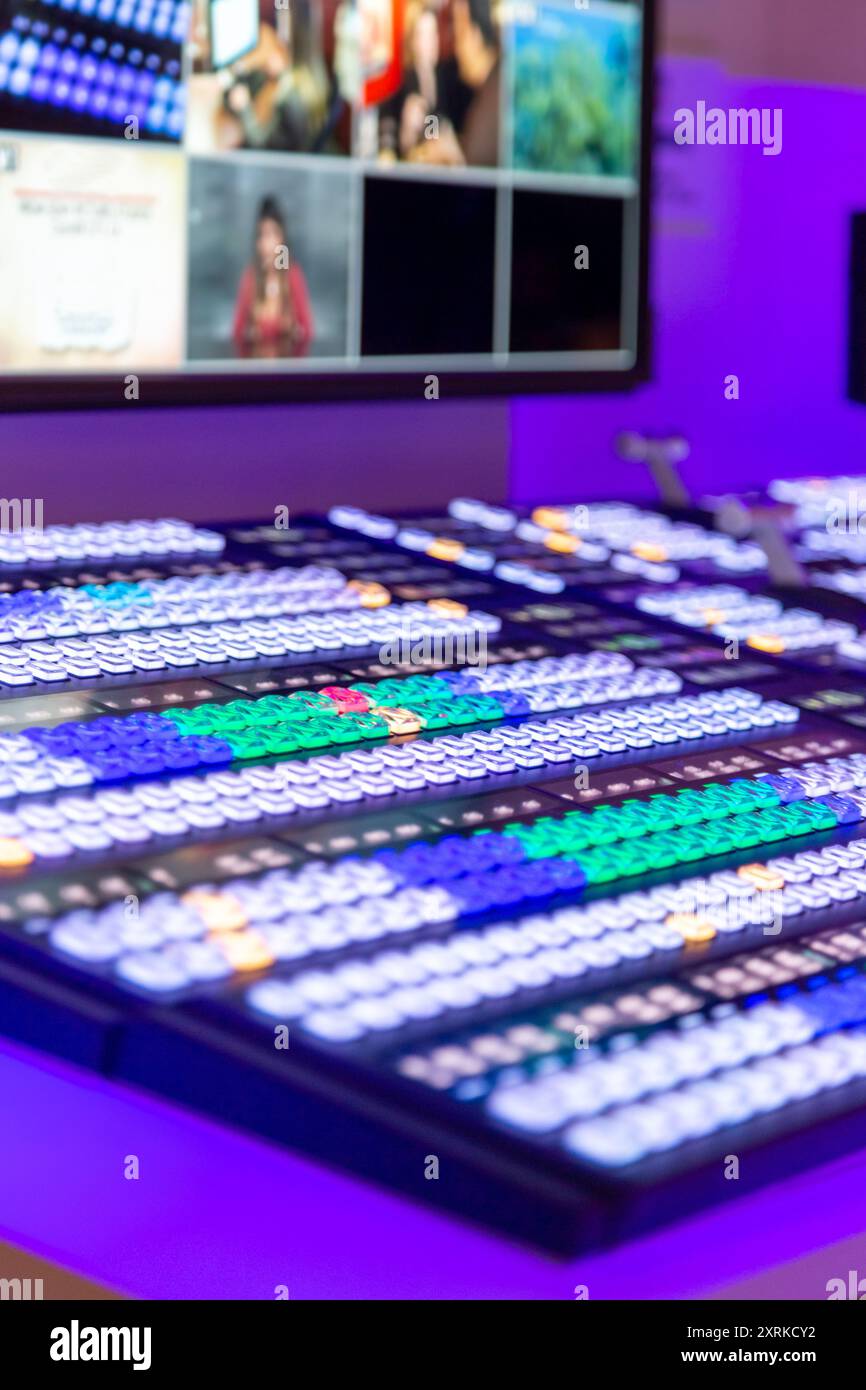 Sliders tv hi-res stock photography and images - Alamy