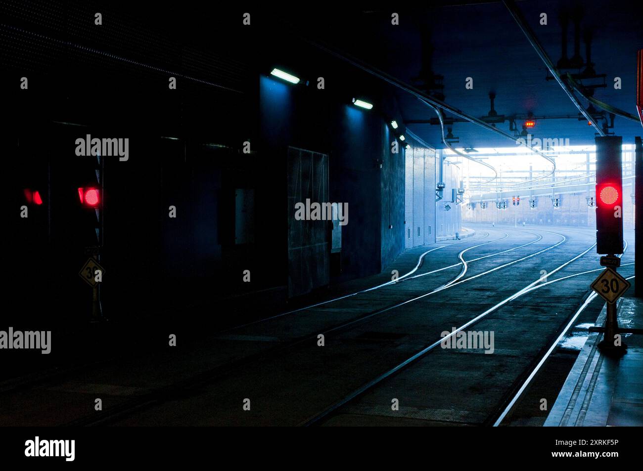 Metro madrid tunel hi-res stock photography and images - Alamy