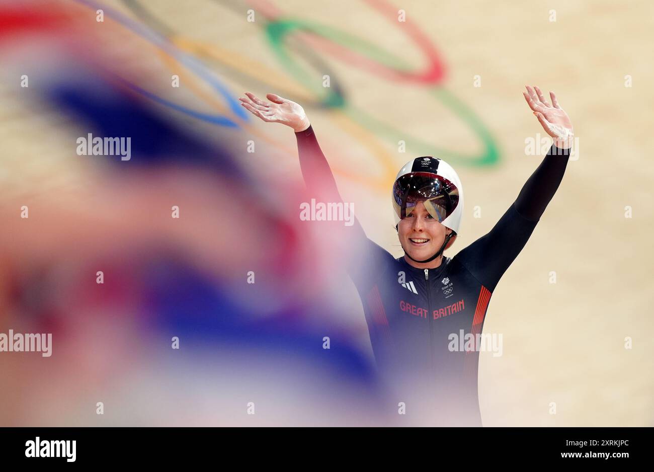 Great Britain's Emma Finucane celebrates winning a bronze medal ...