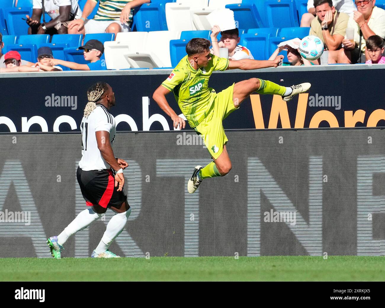 Adama traore fulham hi-res stock photography and images - Alamy