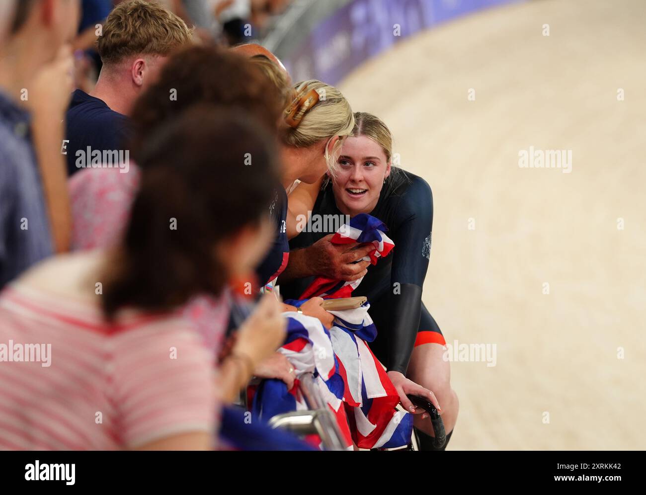 Great Britain's Emma Finucane celebrates winning a bronze medal ...