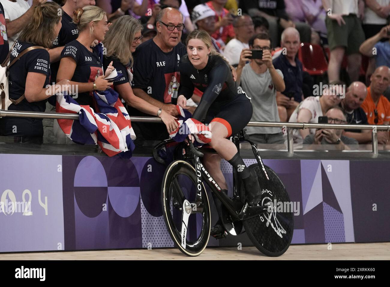 Emma Finucane of Britain celebrates winning the bronze medal in the ...