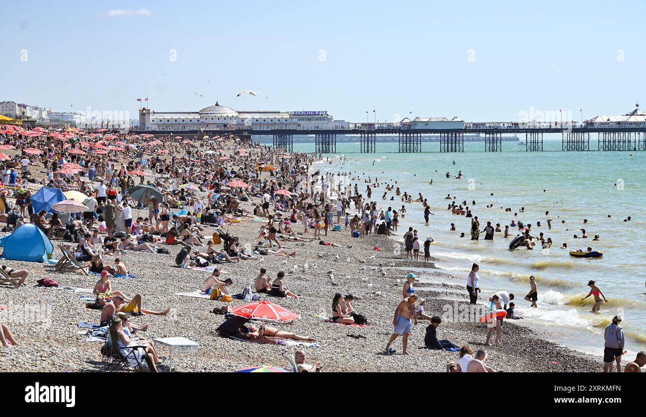 Brighton beach crowds 2024 hi-res stock photography and images - Alamy