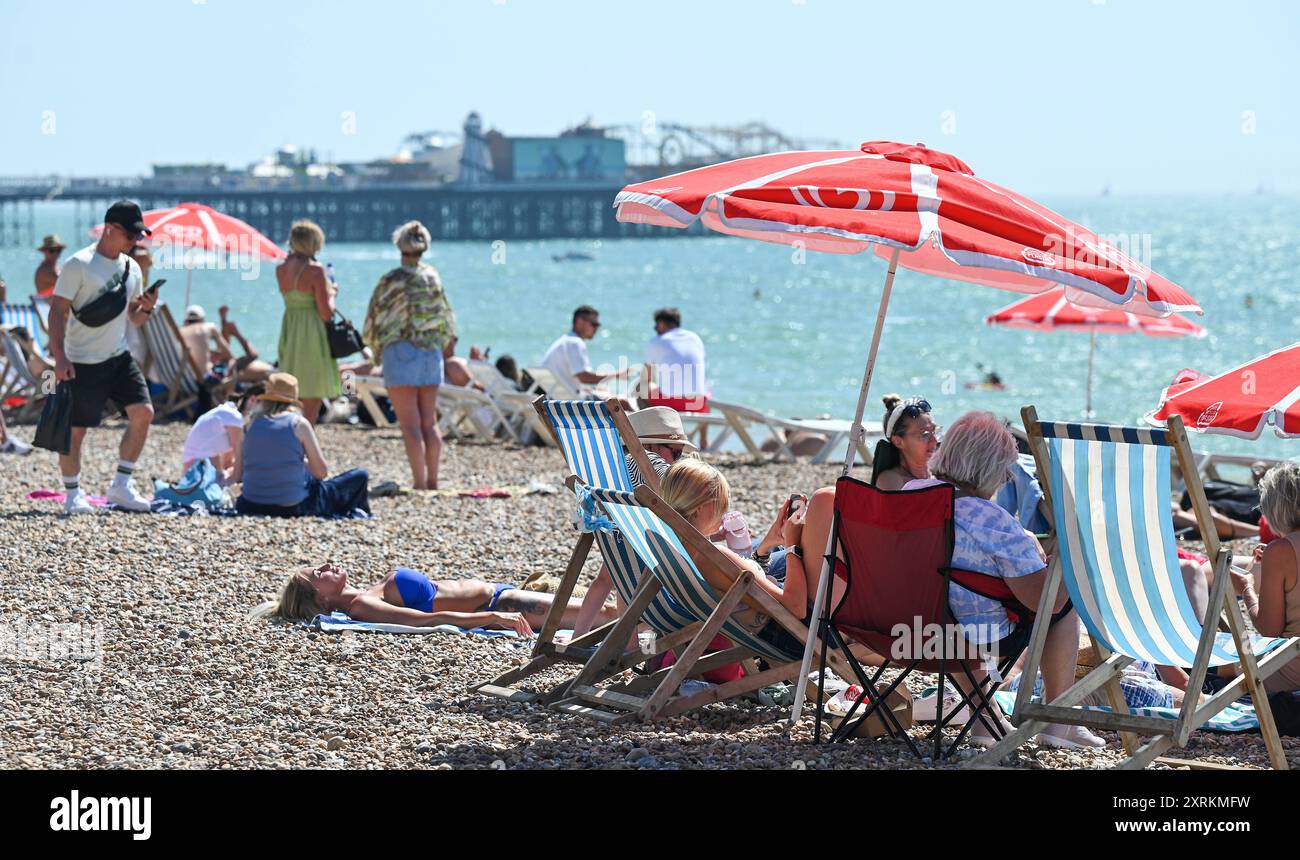 Brighton beach crowds 2024 hi-res stock photography and images - Alamy
