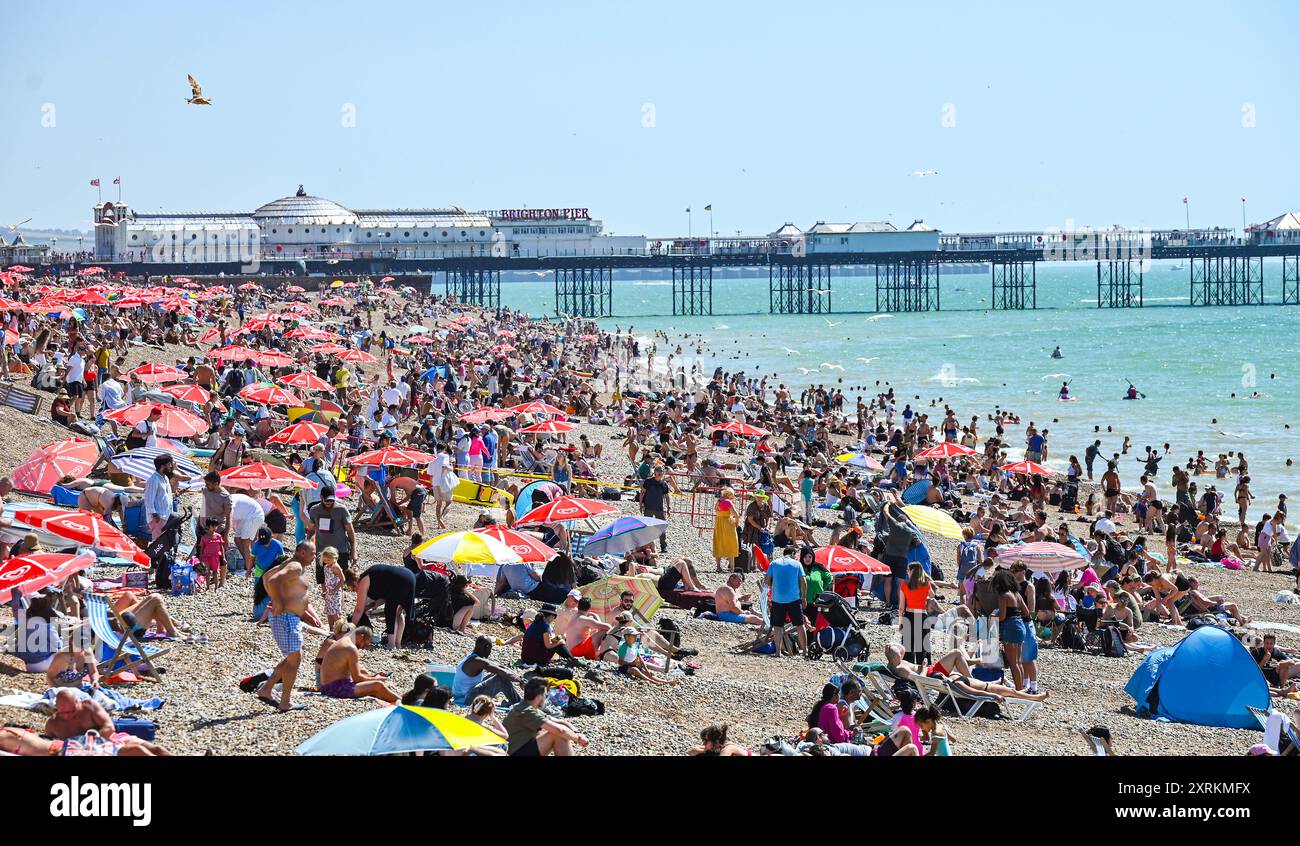 Brighton beach crowds 2024 hi-res stock photography and images - Alamy