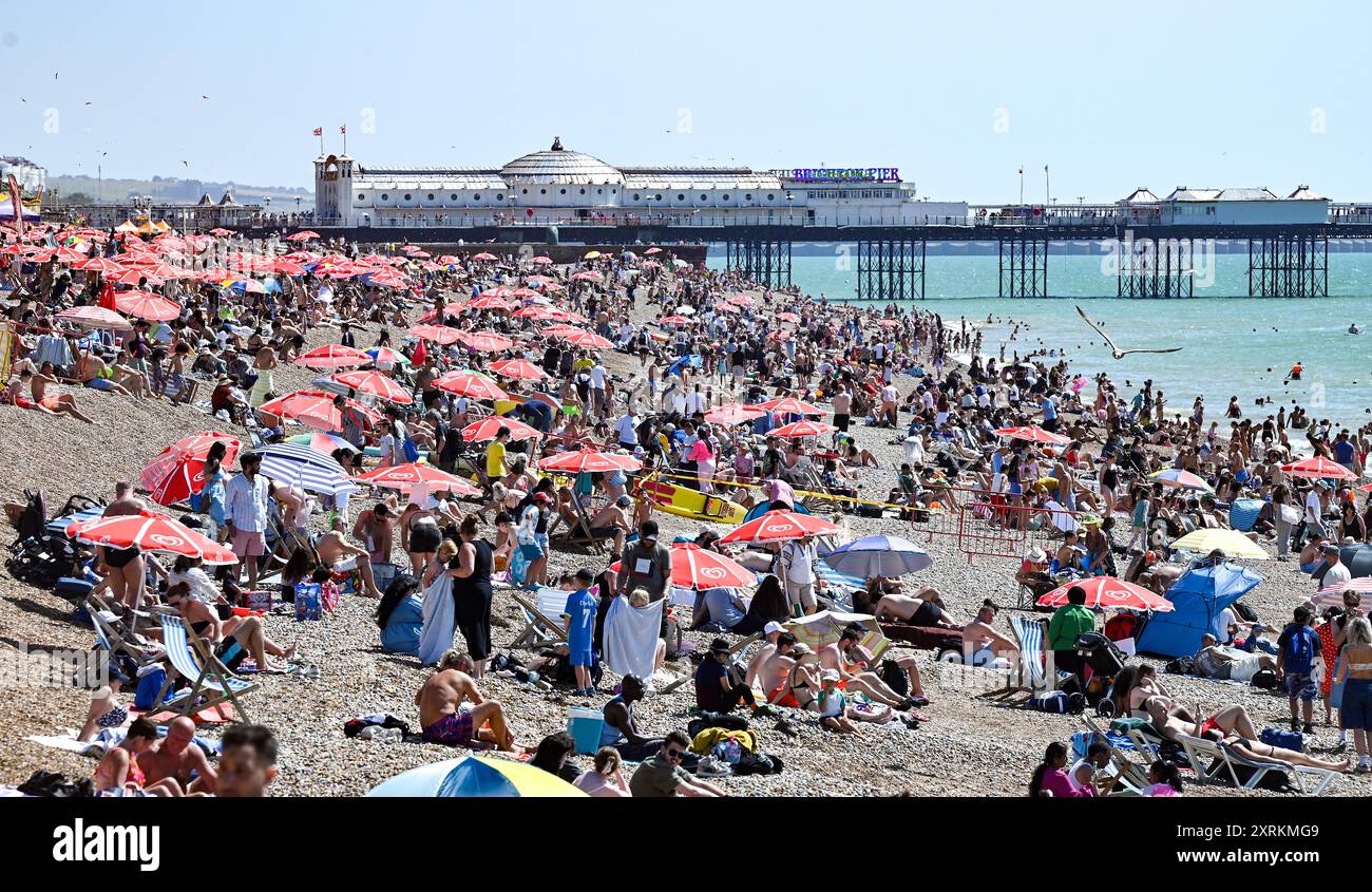 Brighton beach crowds 2024 hi-res stock photography and images - Alamy