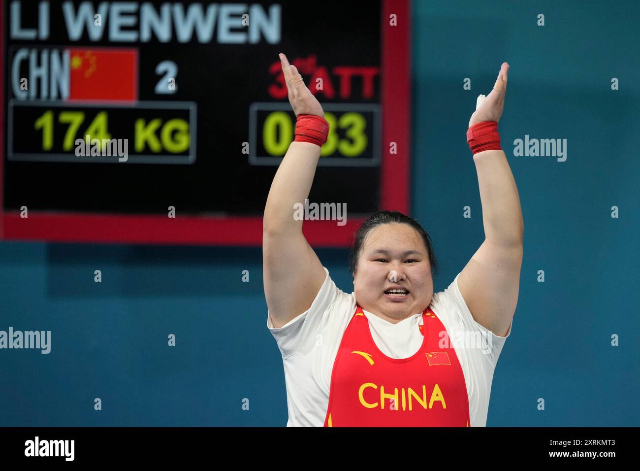 Li Wenwen of China celebrates after finishing in the first place to win ...
