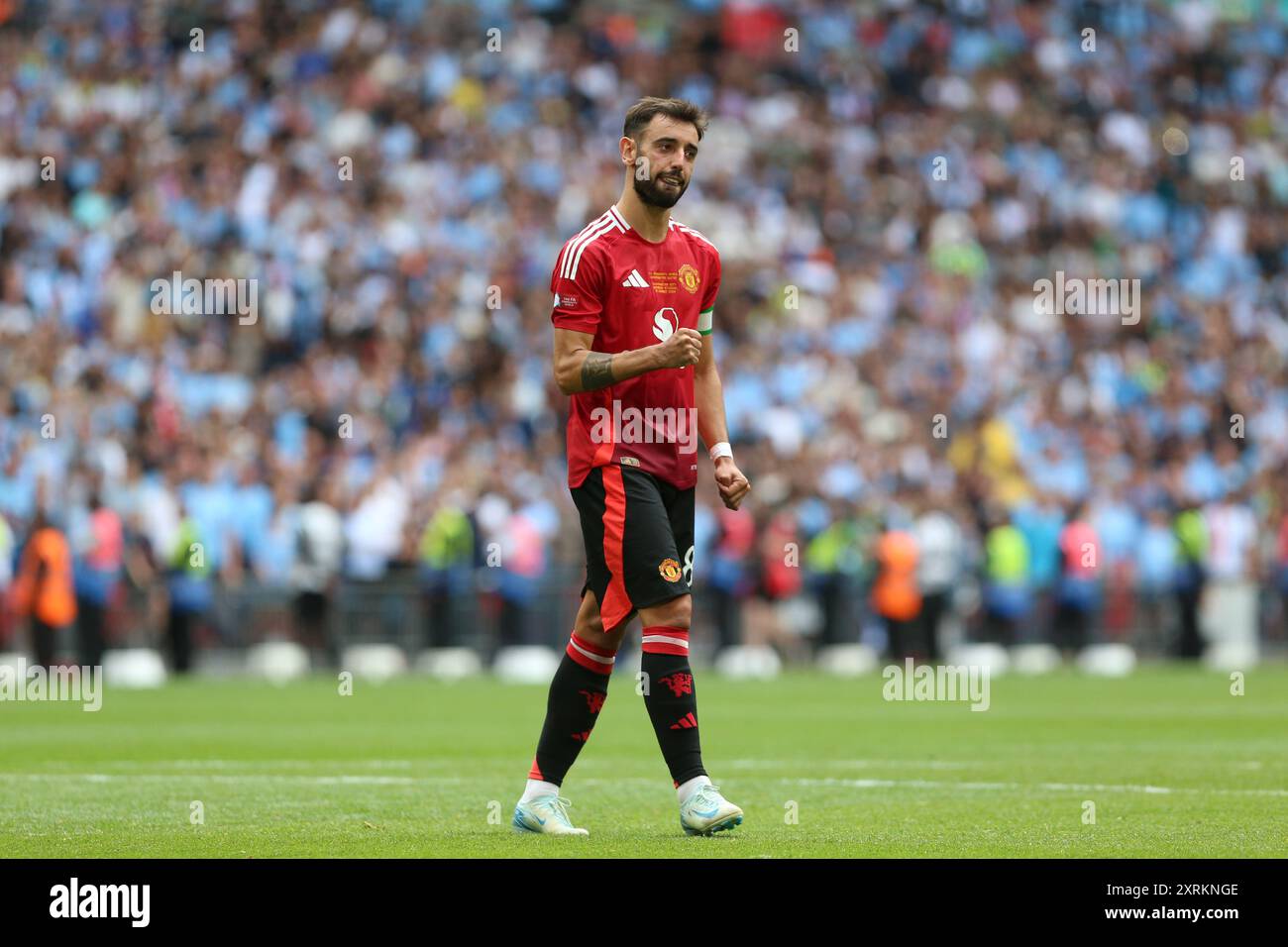 London, August 10th 2024: Bruno Fernandes of Manchester United clenched ...