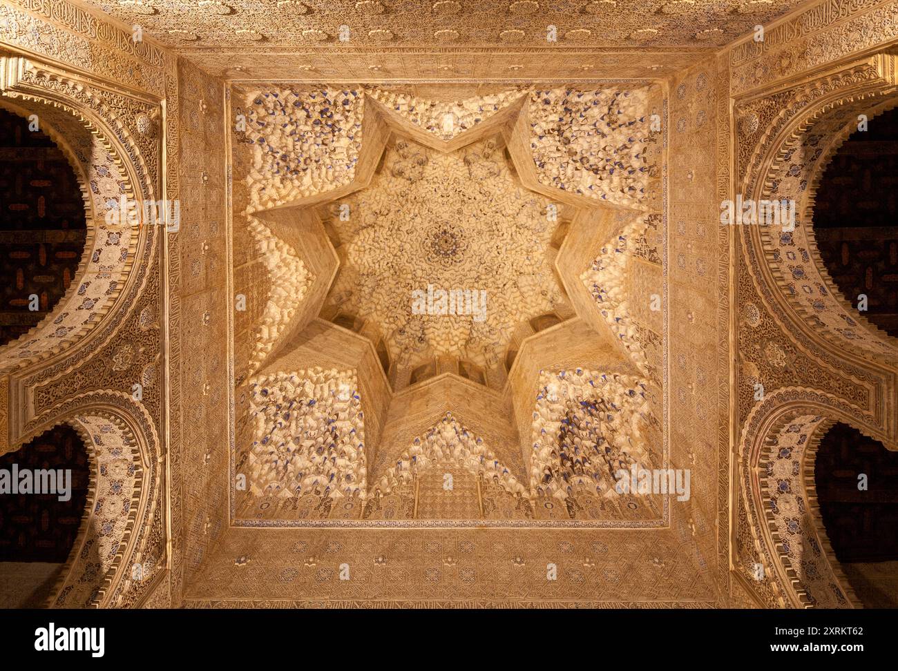 Dome, night view, Hall of the Abencerrajes, Court of the Lions ...
