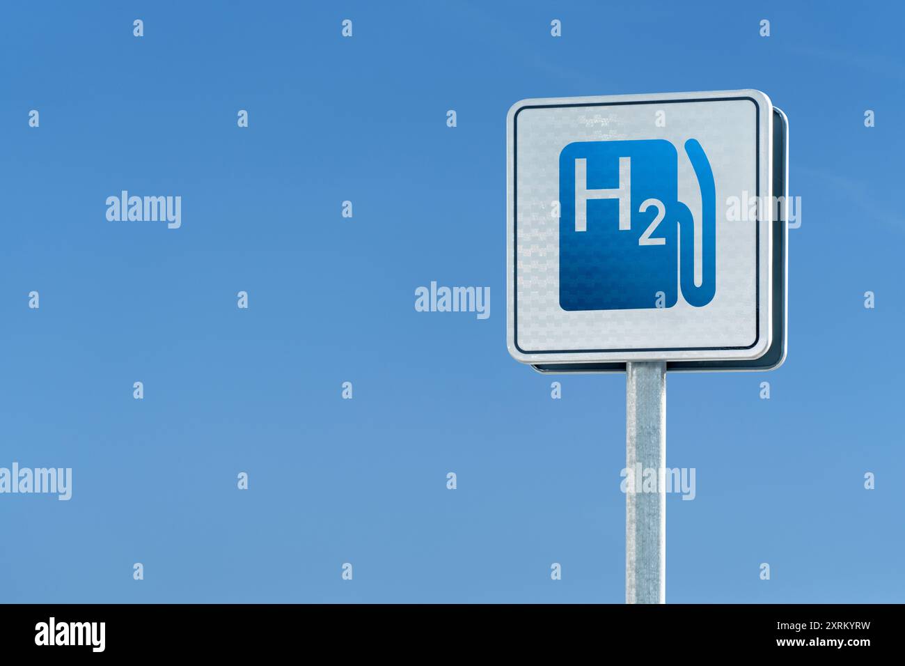 Road sign with symbol of Hydrogen filling station Stock Photo - Alamy