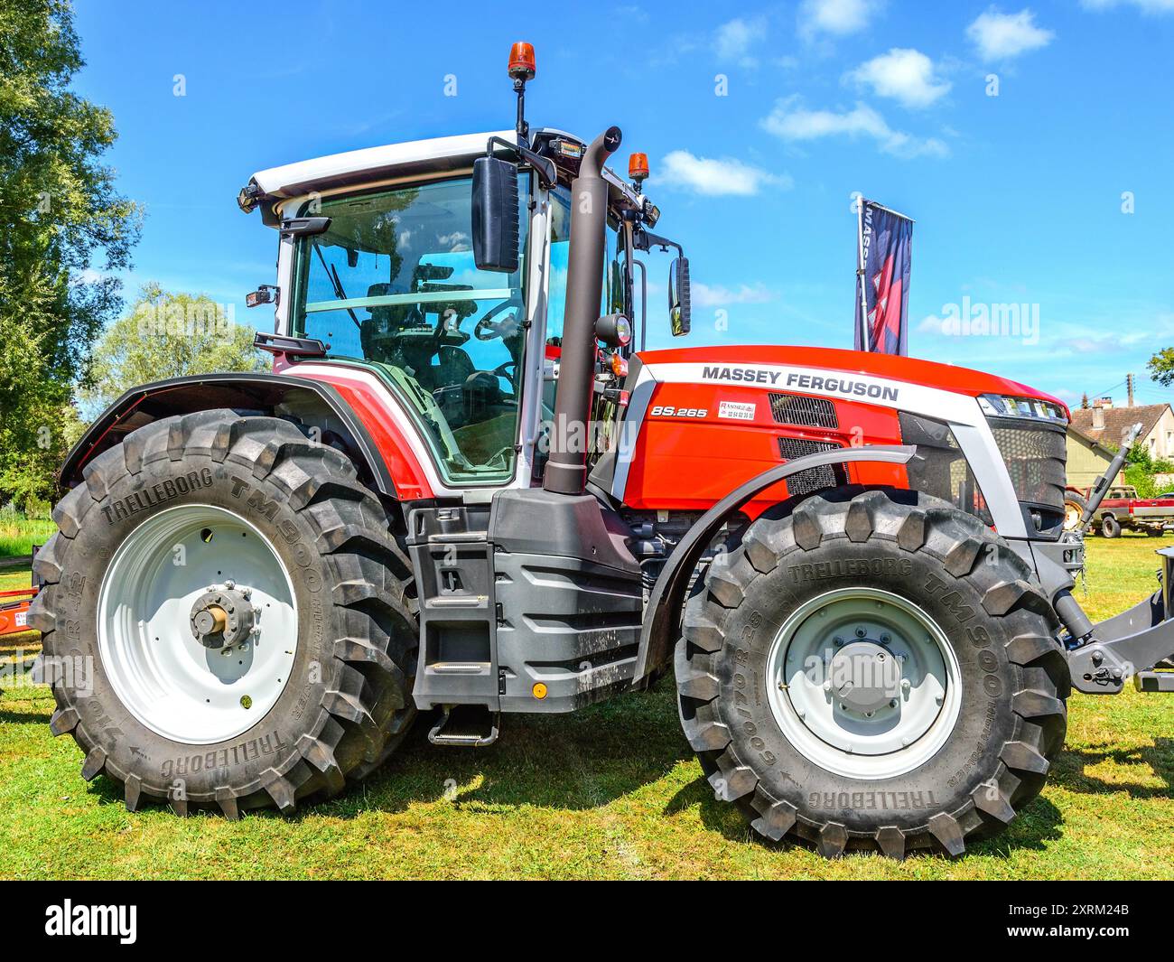 Massey Ferguson 8S.265 tractor Stock Photo - Alamy