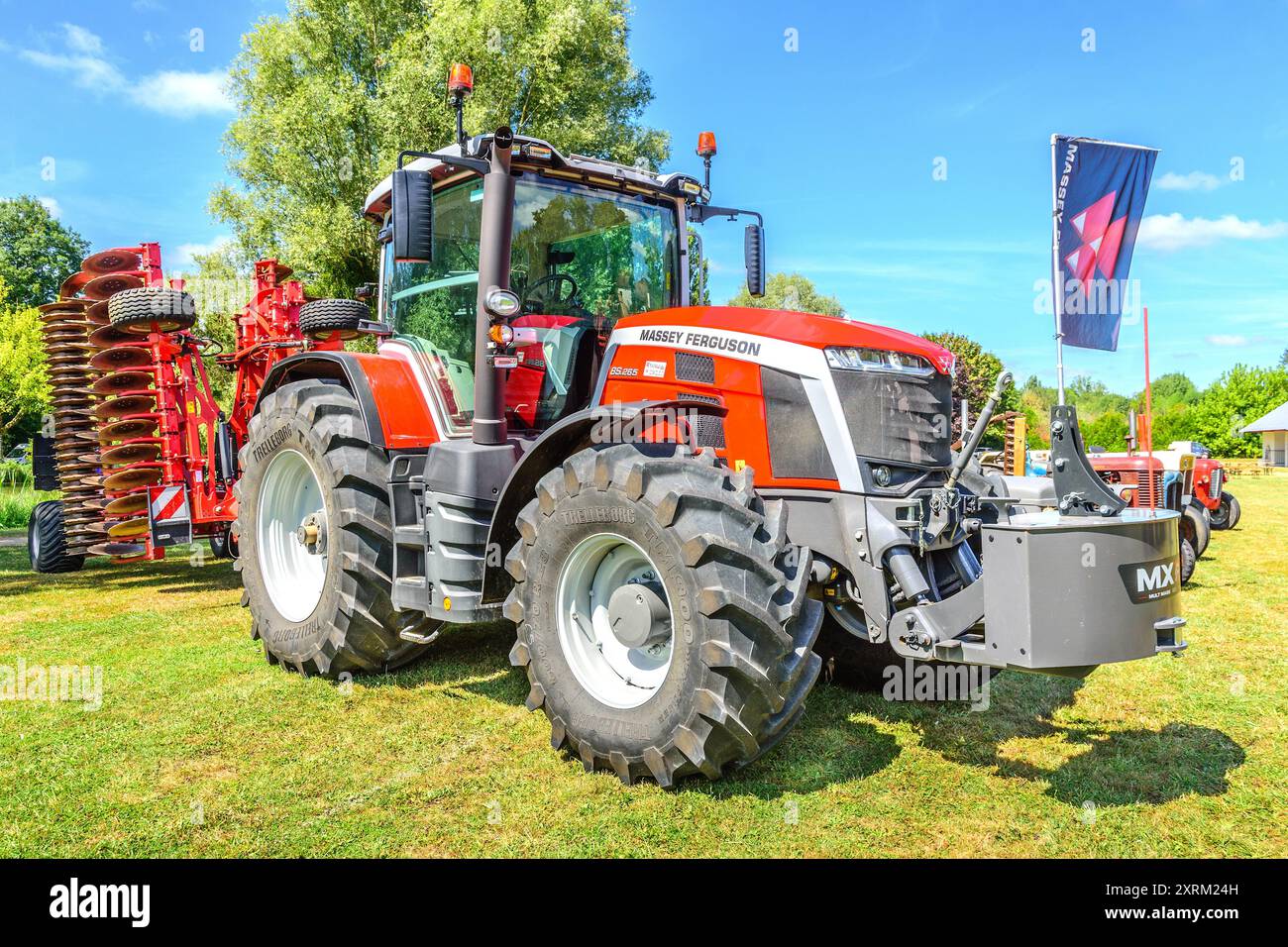 Massey Ferguson 8S.265 tractor Stock Photo - Alamy