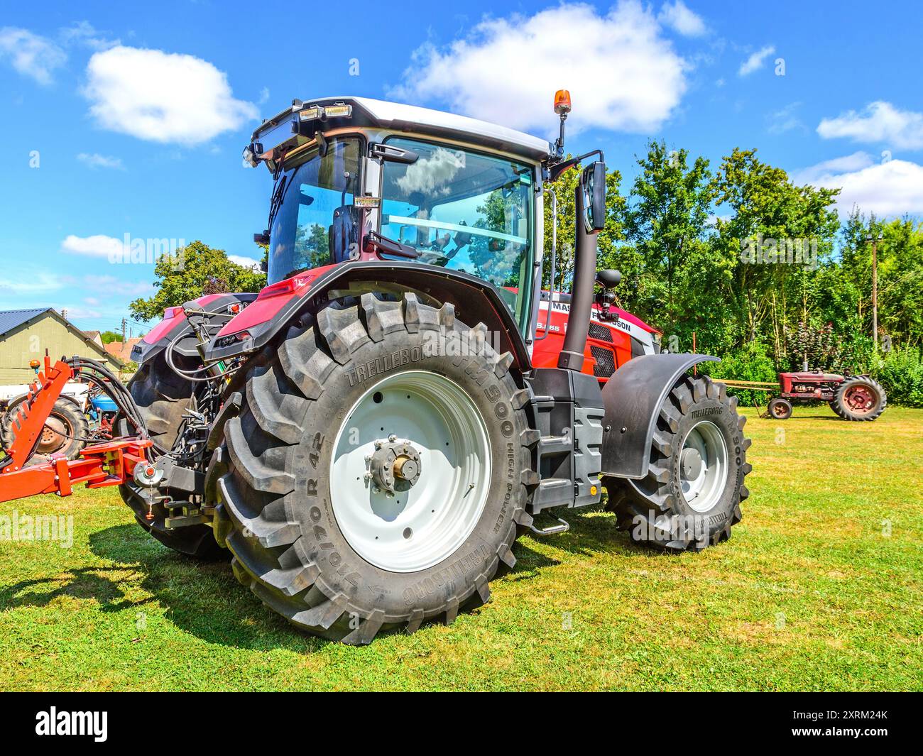 Massey Ferguson 8S.265 tractor Stock Photo - Alamy