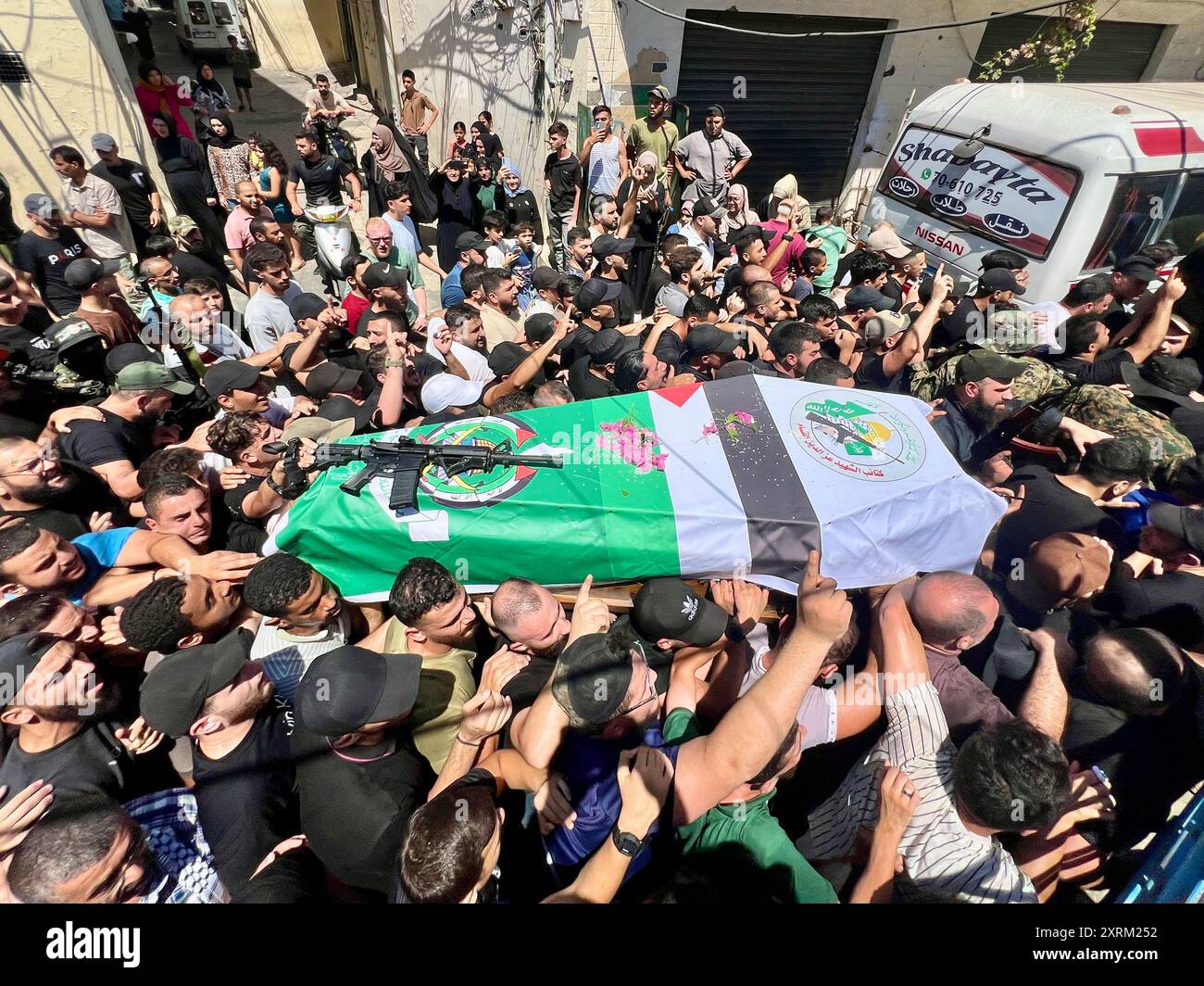 Sidon. 10th Aug, 2024. Supporters of Hamas attend the funeral of Samer ...