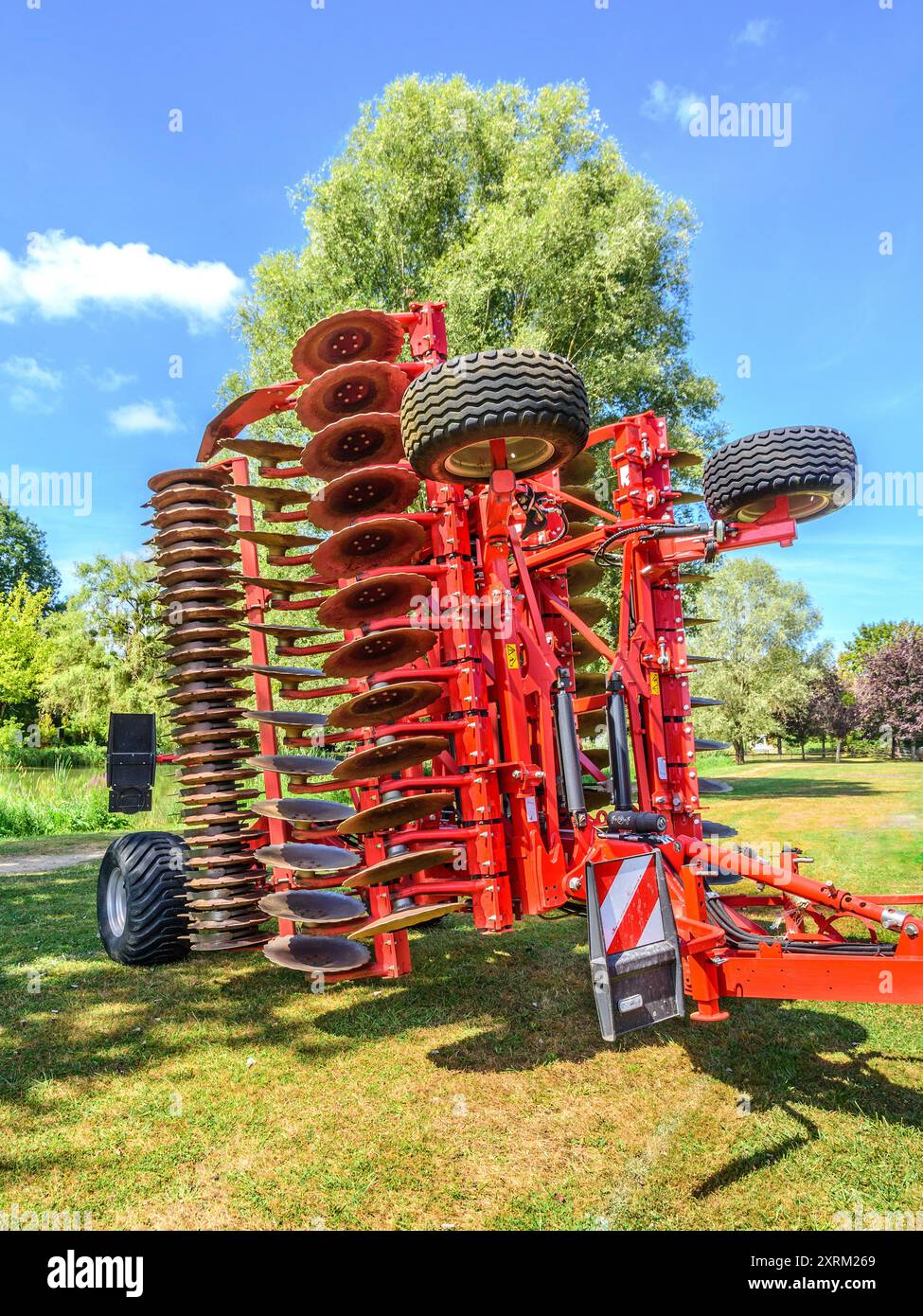 Kverneland Qualidisc Pro harrow cultivator machine at country fair ...
