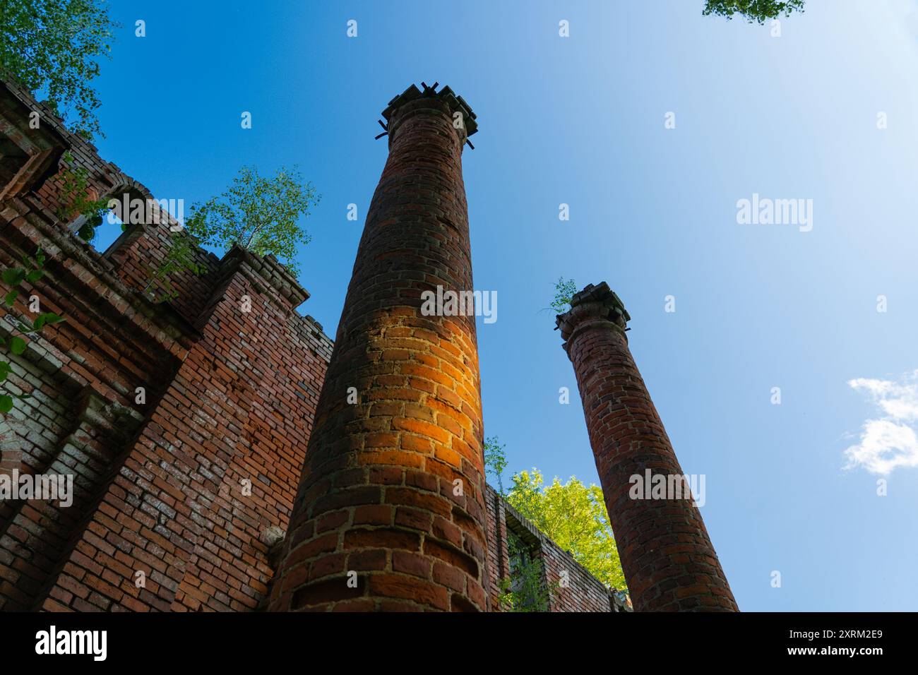 Two tall columns hi-res stock photography and images - Alamy
