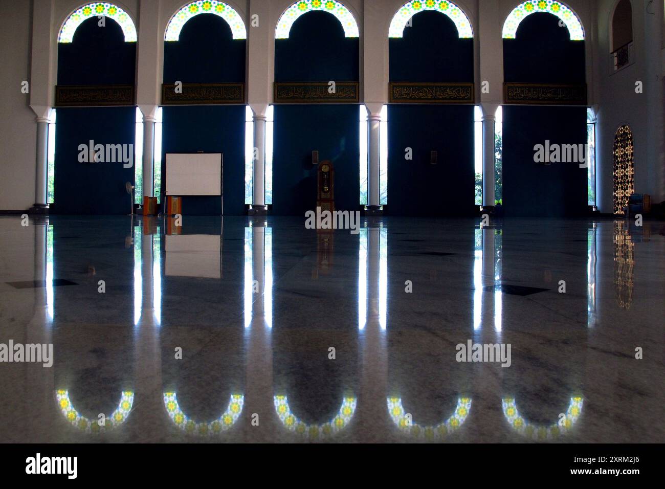 interior and exterior views of a mosque Stock Photo - Alamy