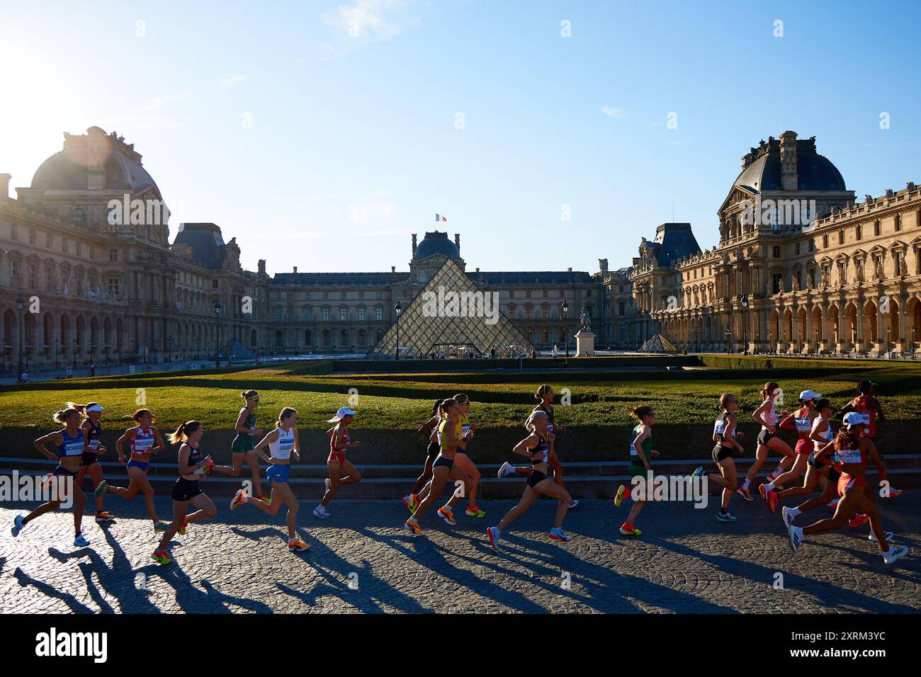 Paris, France. 11th Aug, 2024. A general view as runners pass Musée du ...