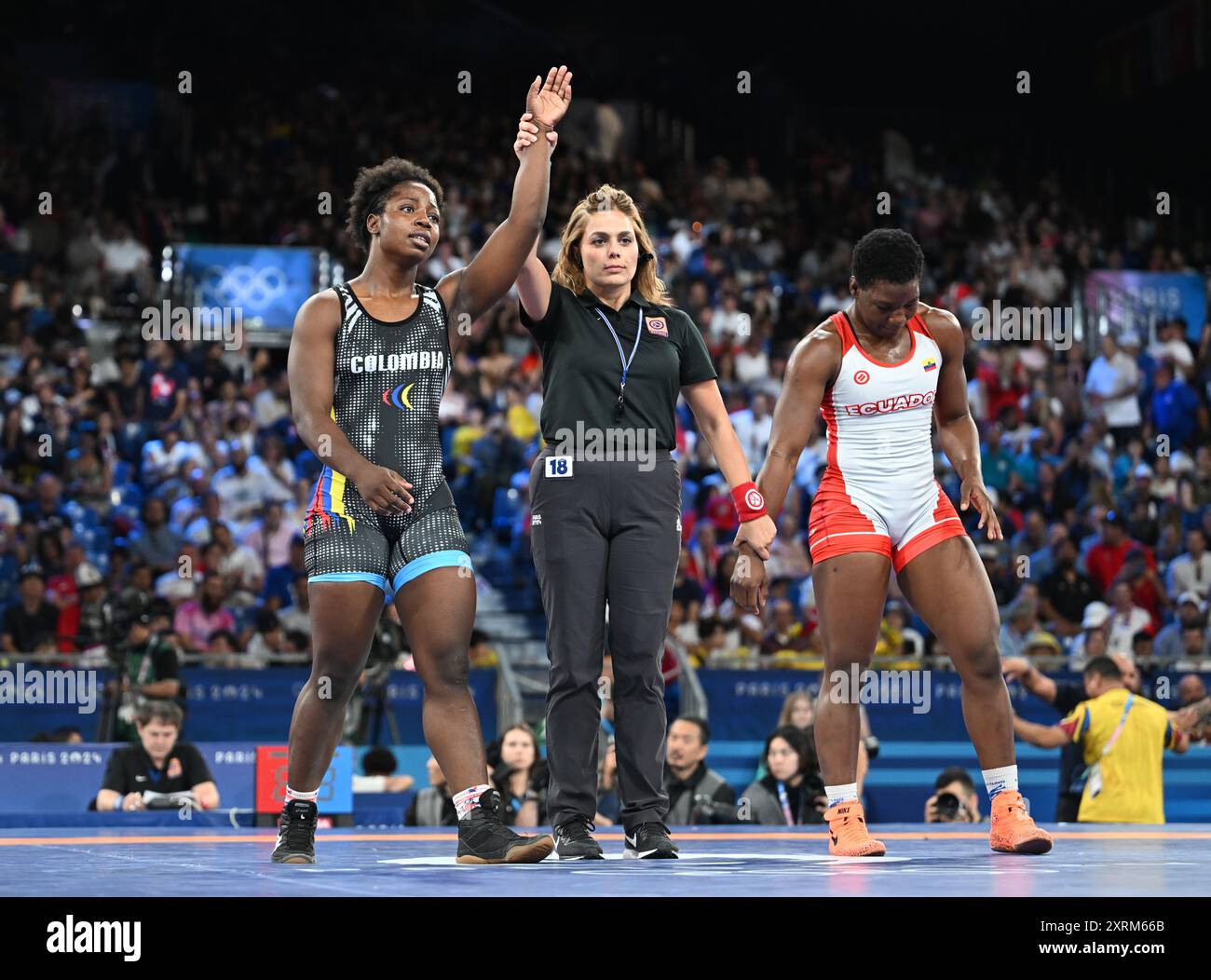 Paris, France. 11th Aug, 2024. Genesis Rosangela Reasco Valdez (R) of ...