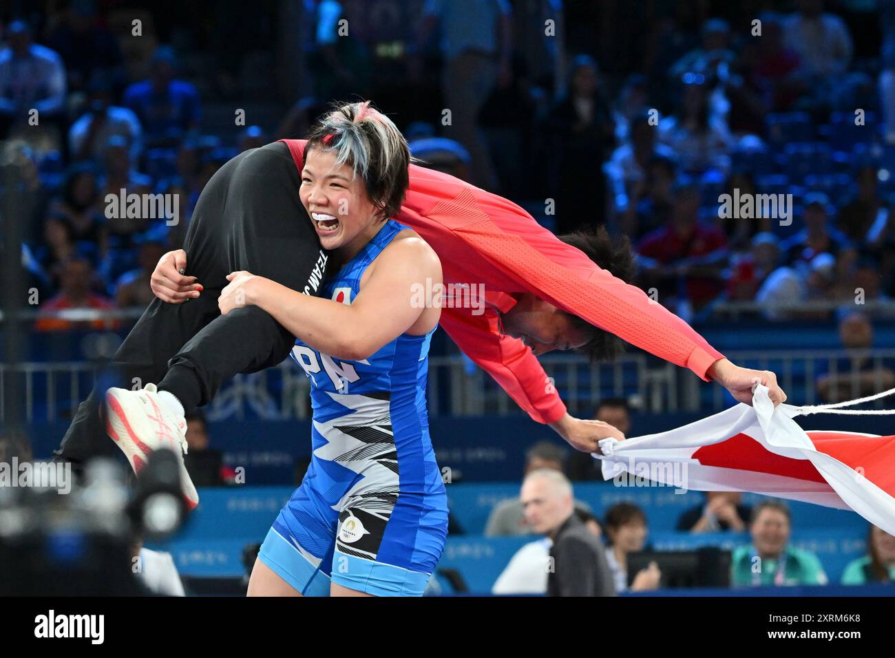 CAGAMI Yuka (JPN) Japan celebrating the gold medal with the Japan flag ...