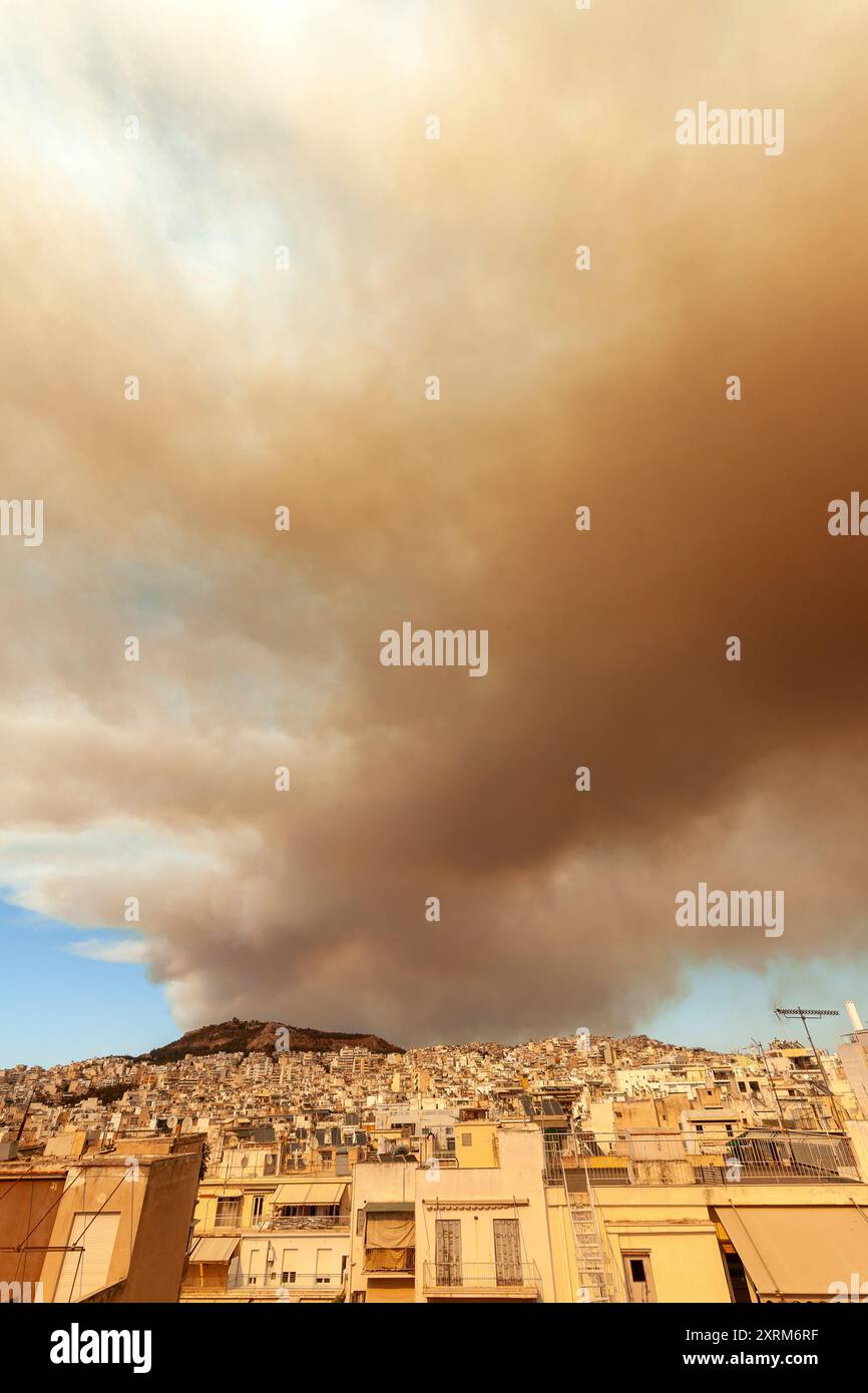 Thick smoke from wildfires in Varvanas and Grammatiko regions engulfs ...