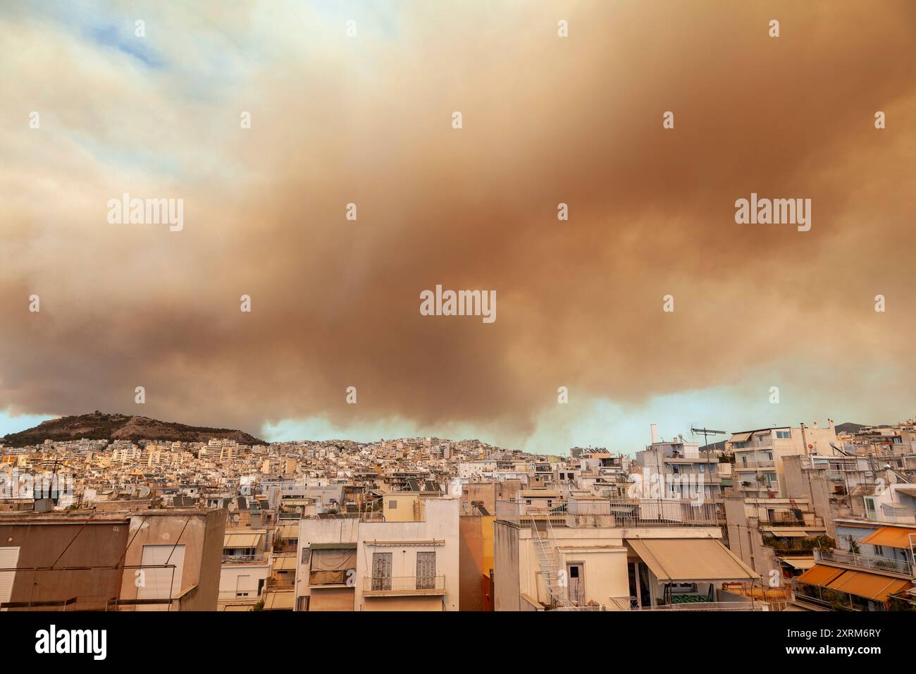 Thick smoke from wildfires in Varvanas and Grammatiko regions engulfs ...