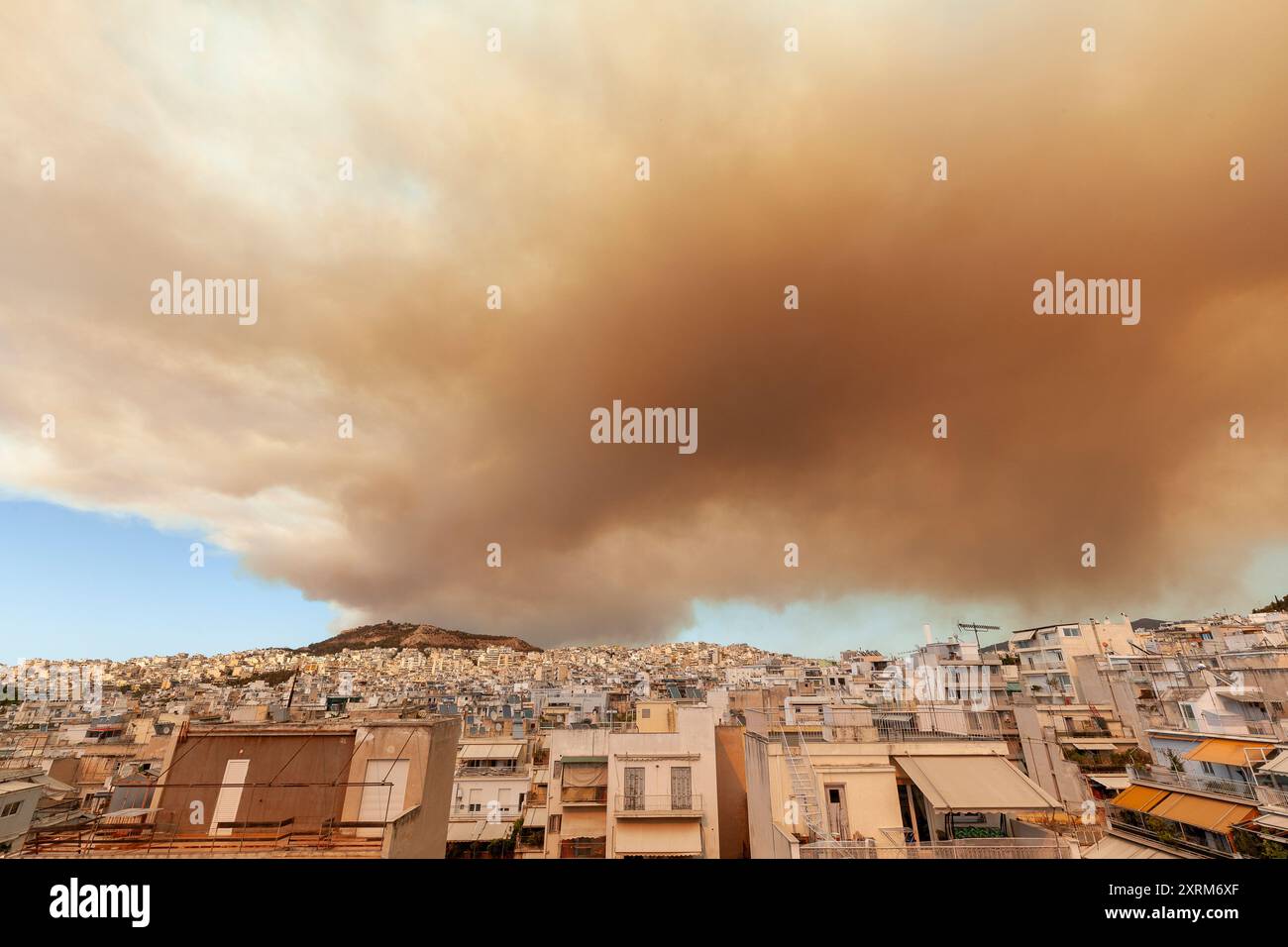 Thick smoke from wildfires in Varvanas and Grammatiko regions engulfs ...