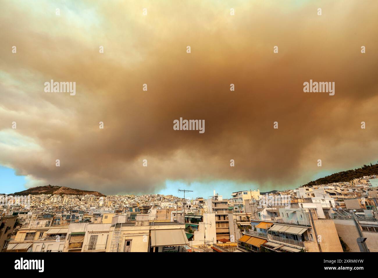 Thick smoke from wildfires in Varvanas and Grammatiko regions engulfs ...