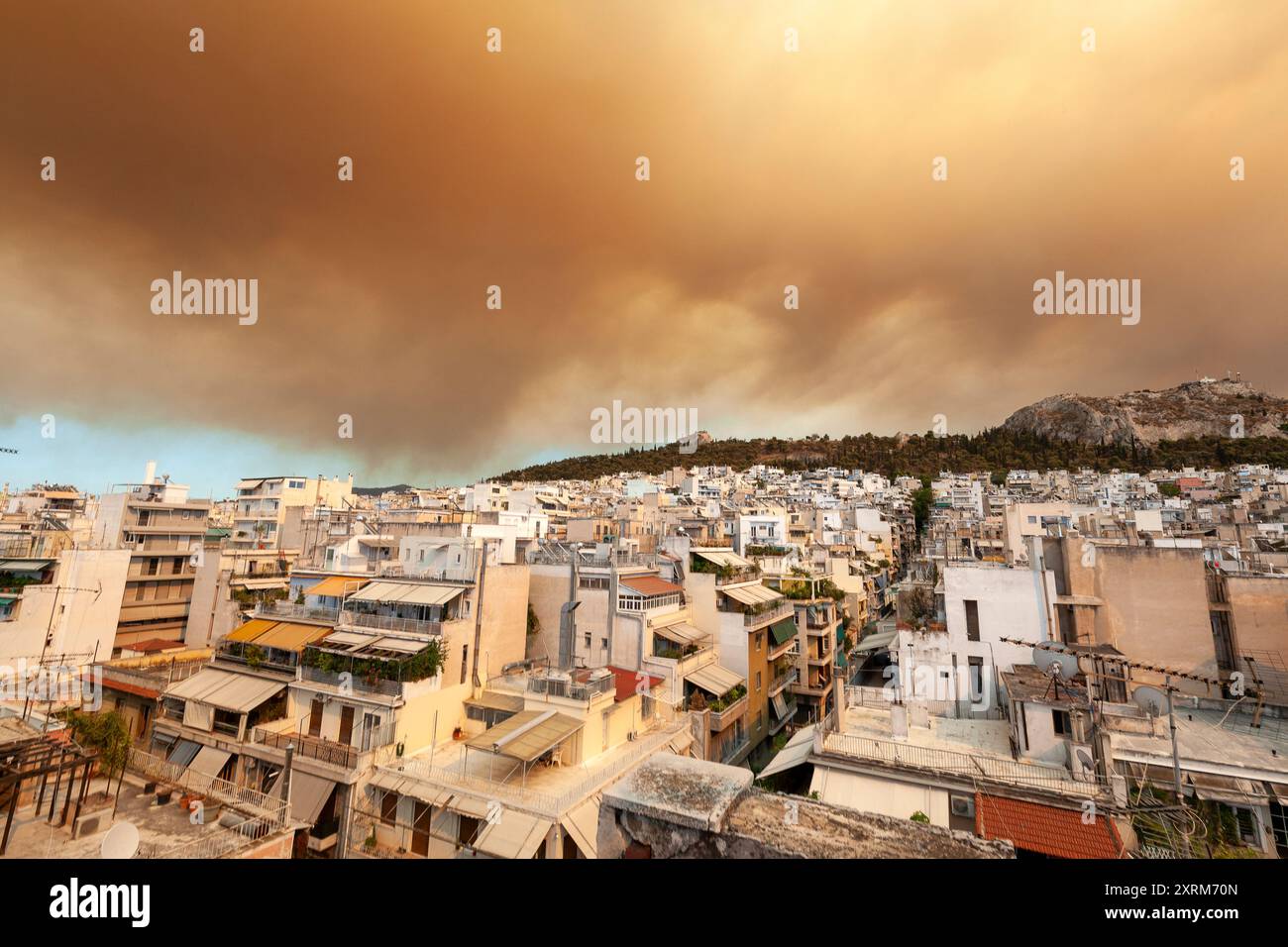 Thick smoke from wildfires in Varvanas and Grammatiko regions engulfs ...