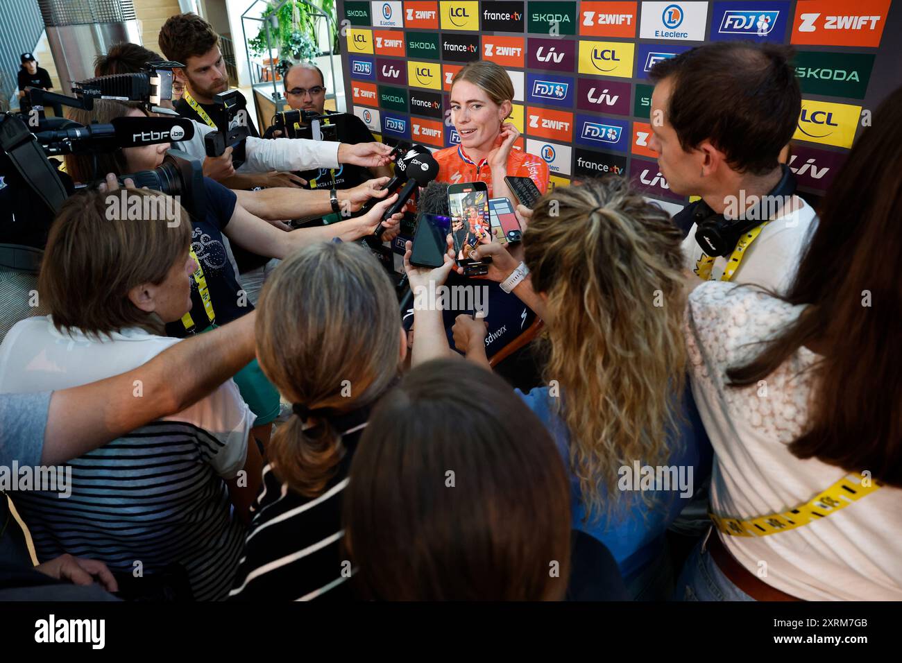 Demi vollering tour de france femmes hi-res stock photography and ...