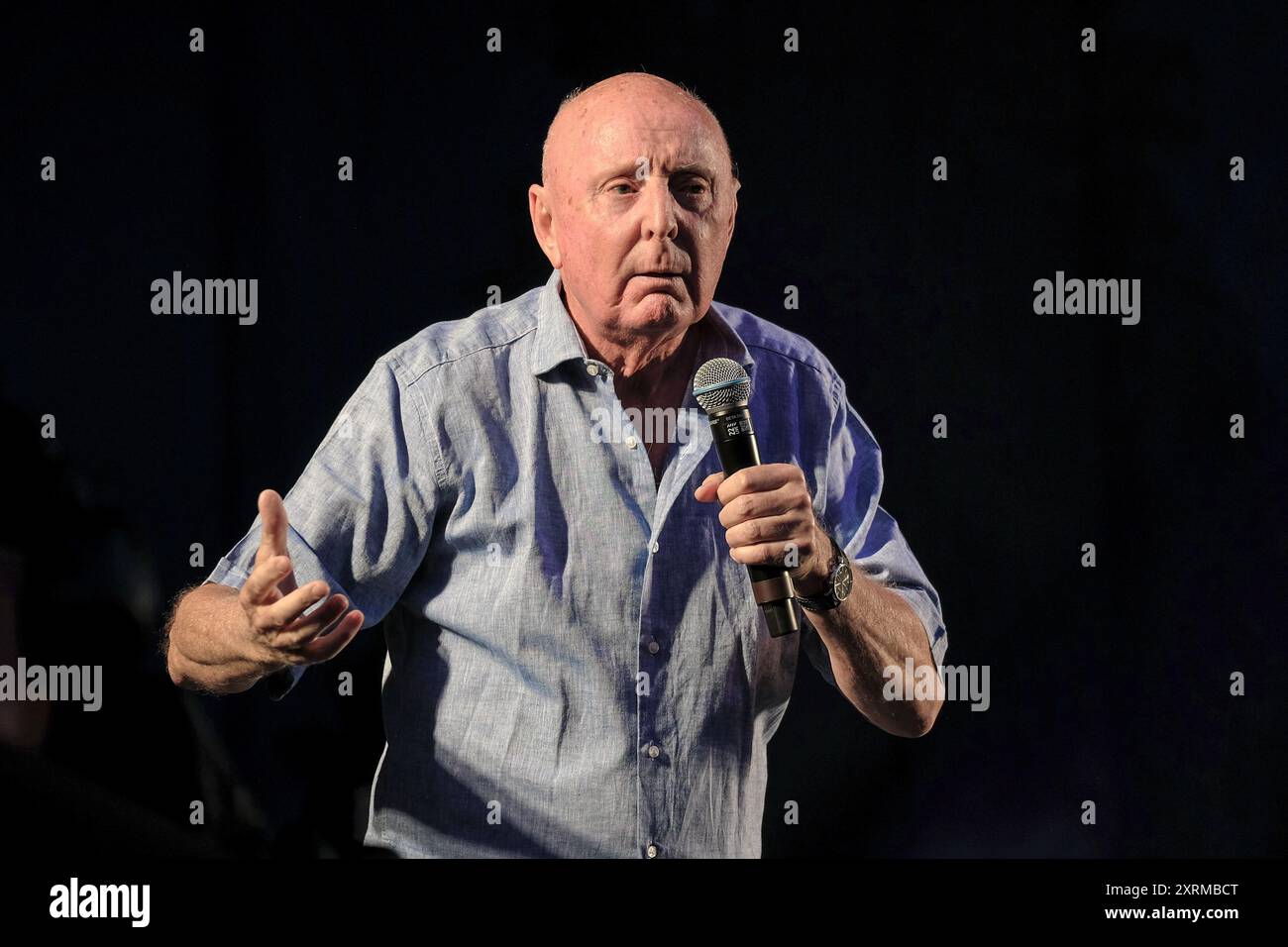 Actor voice comedian radio hi-res stock photography and images - Alamy