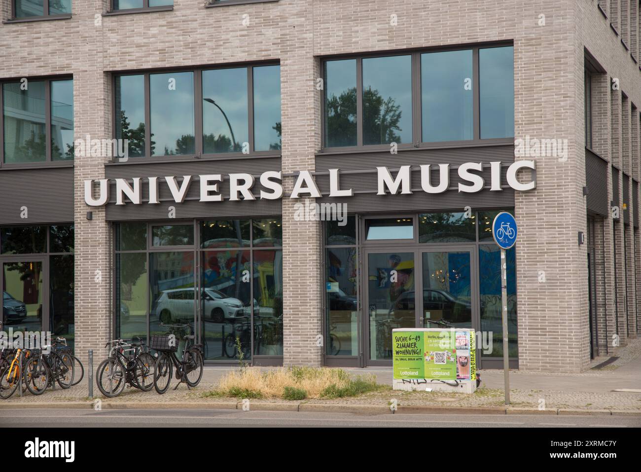 Universal music office hi-res stock photography and images - Alamy