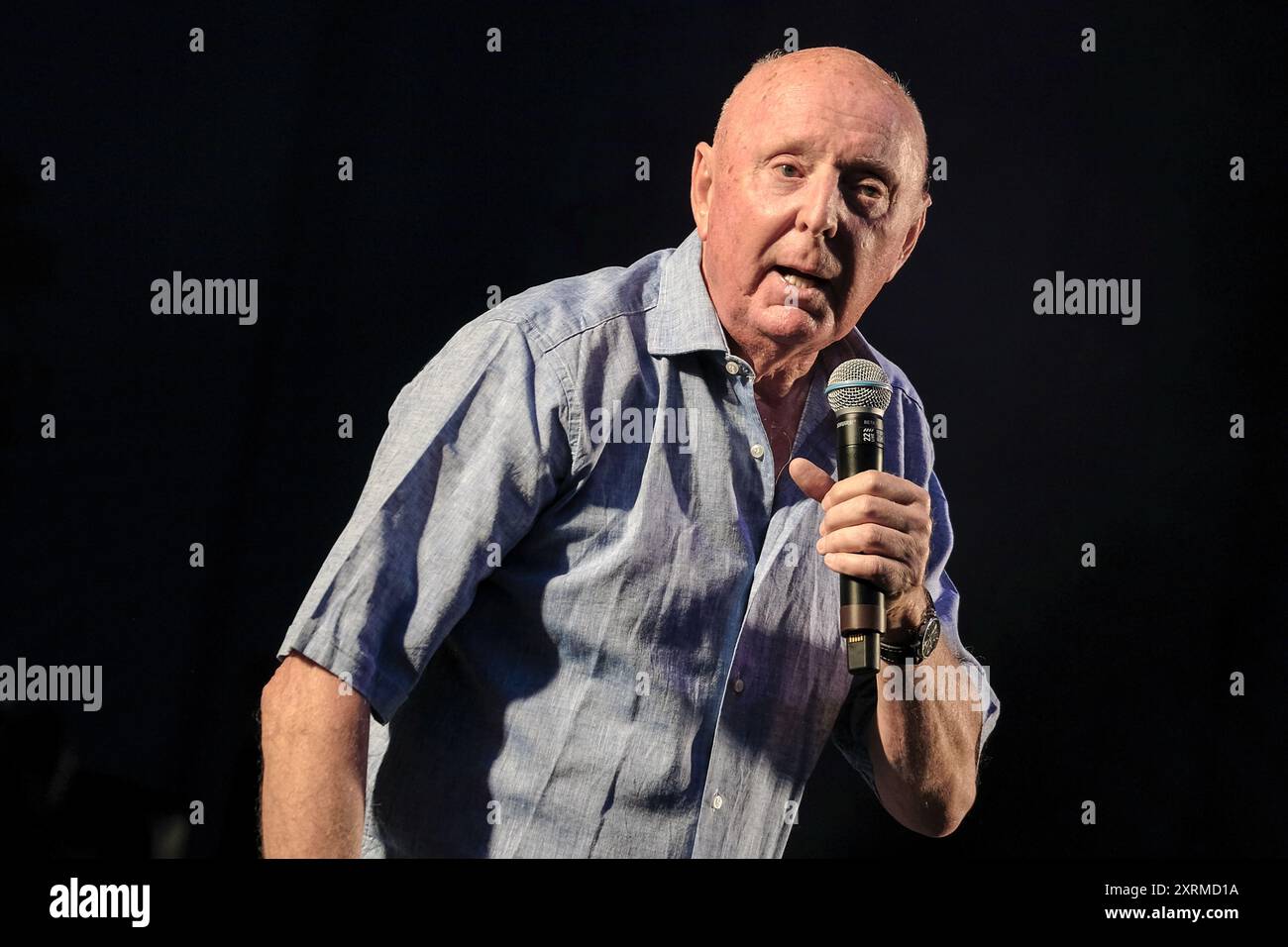 Actor voice comedian radio hi-res stock photography and images - Alamy