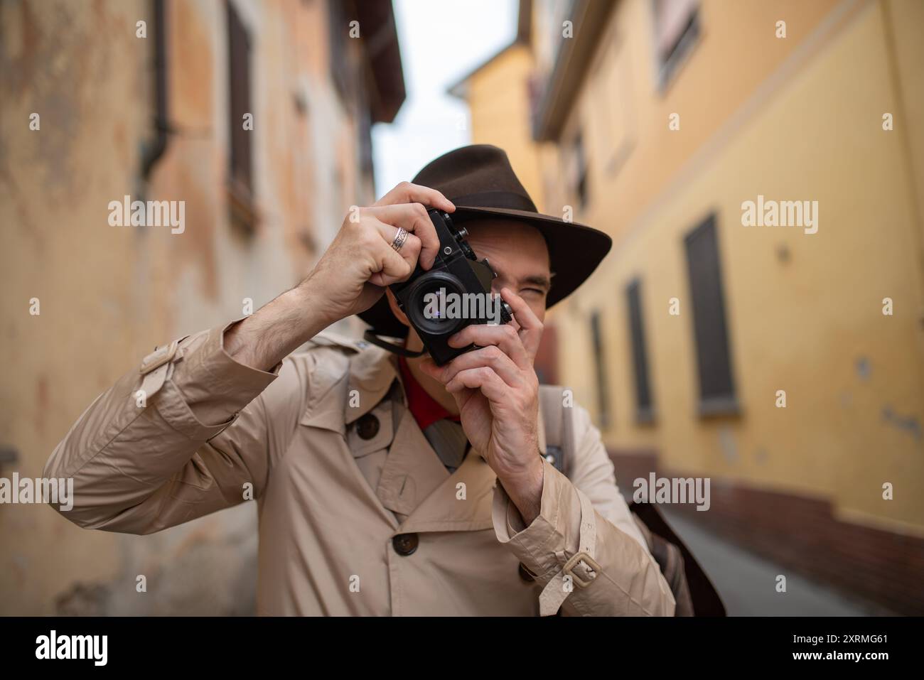 Spy man street hi-res stock photography and images - Alamy