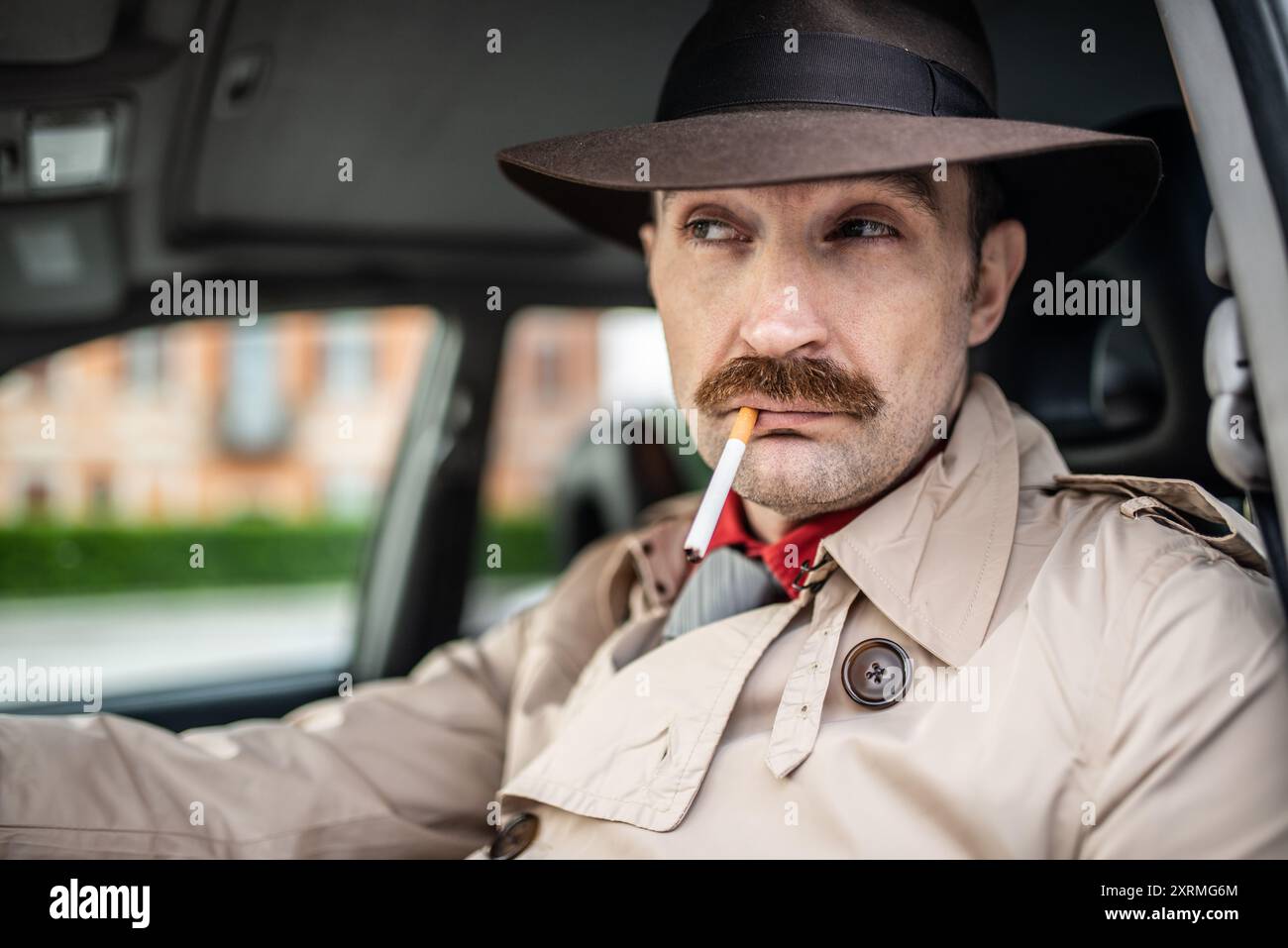 Old journalist smoking hi-res stock photography and images - Alamy