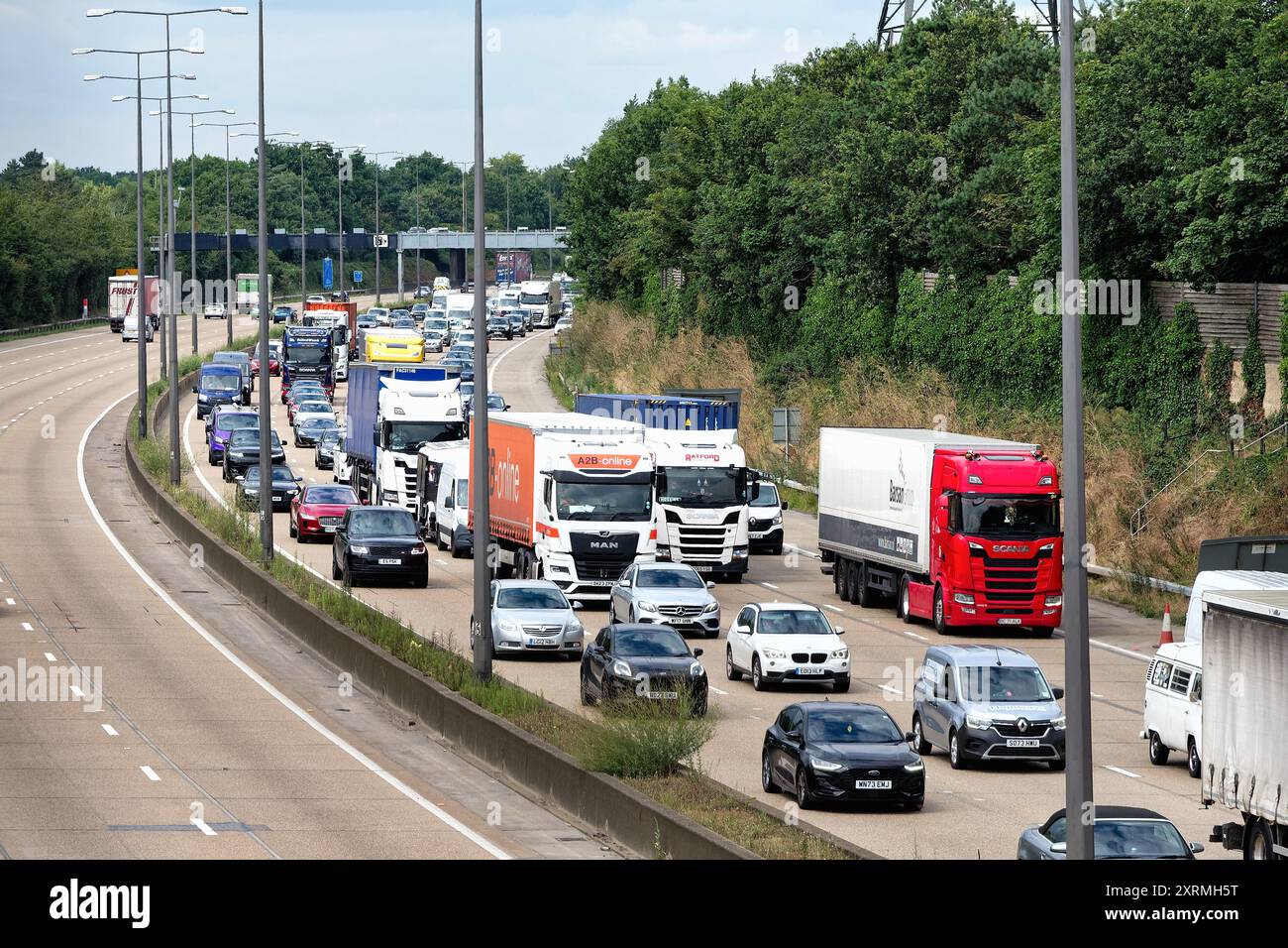 Heavy anti clockwise traffic on the approach to the roadworks at ...