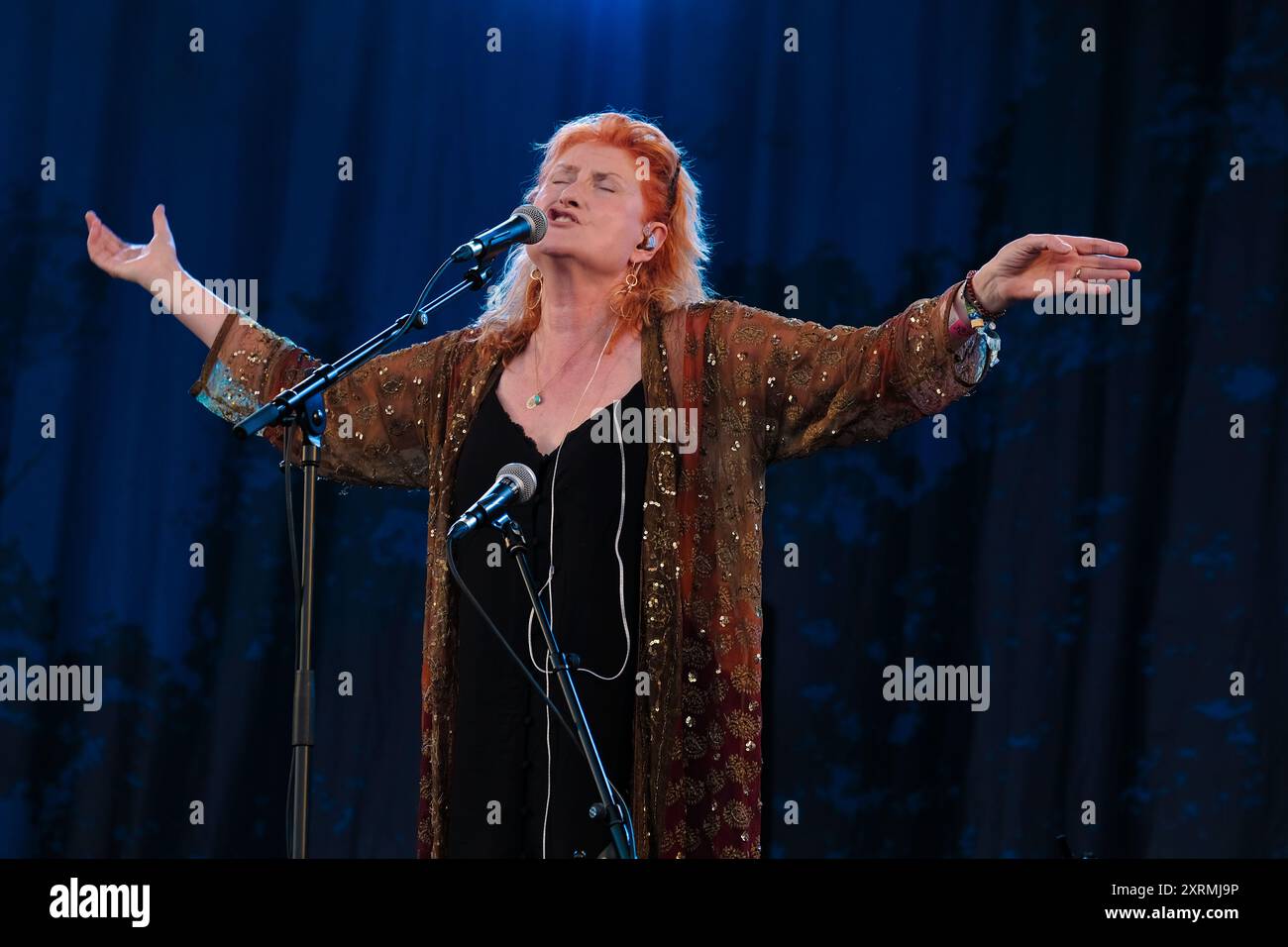 Williamscot, UK. 10th Aug, 2024. Scottish singer-songwriter and MBE ...