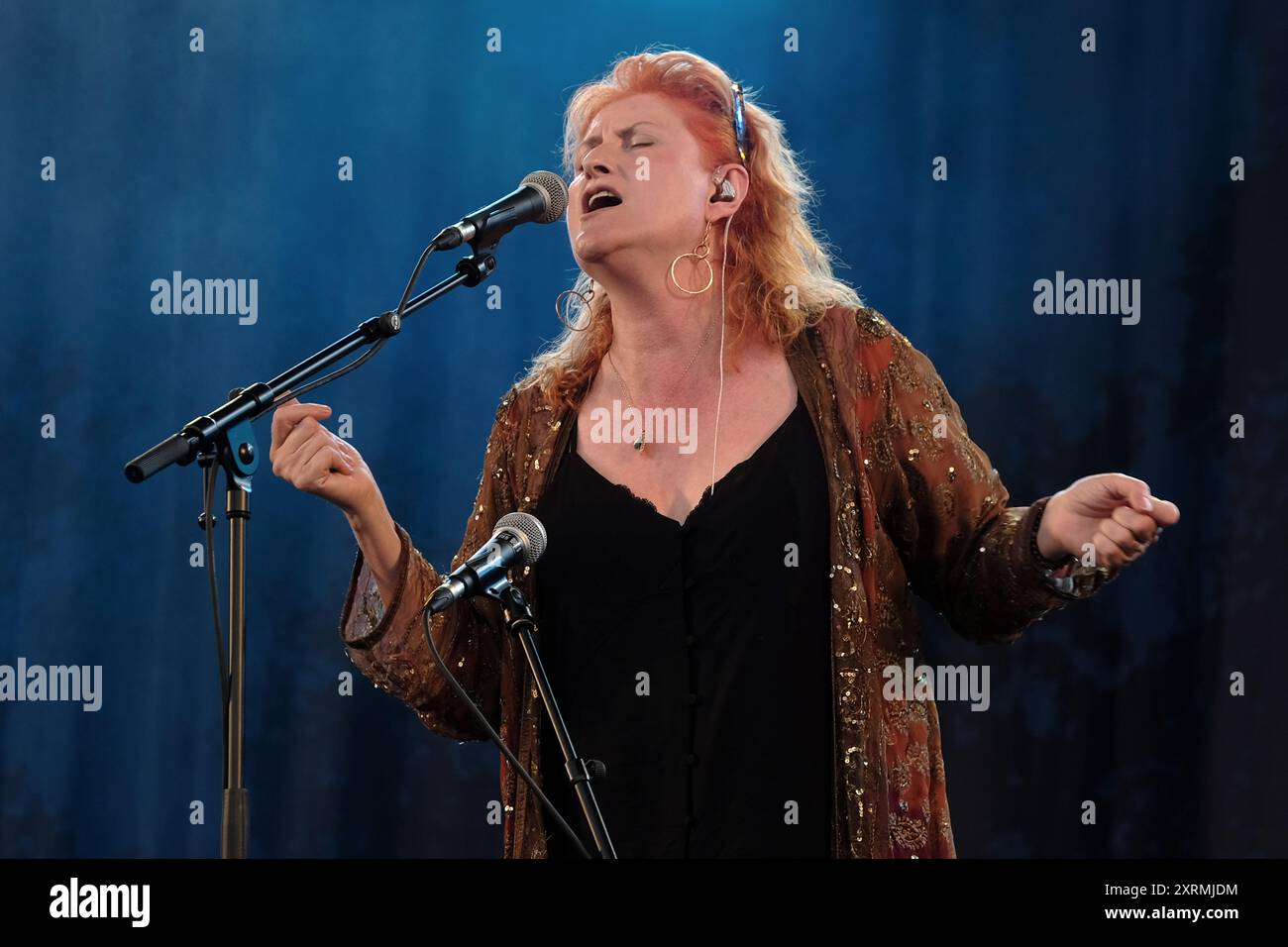 Williamscot, UK. 10th Aug, 2024. Scottish singer-songwriter and MBE ...