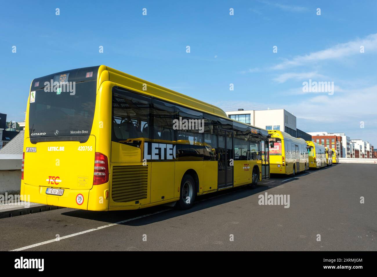 Located on the roof, the TEC station is one floor above the SNCB ...