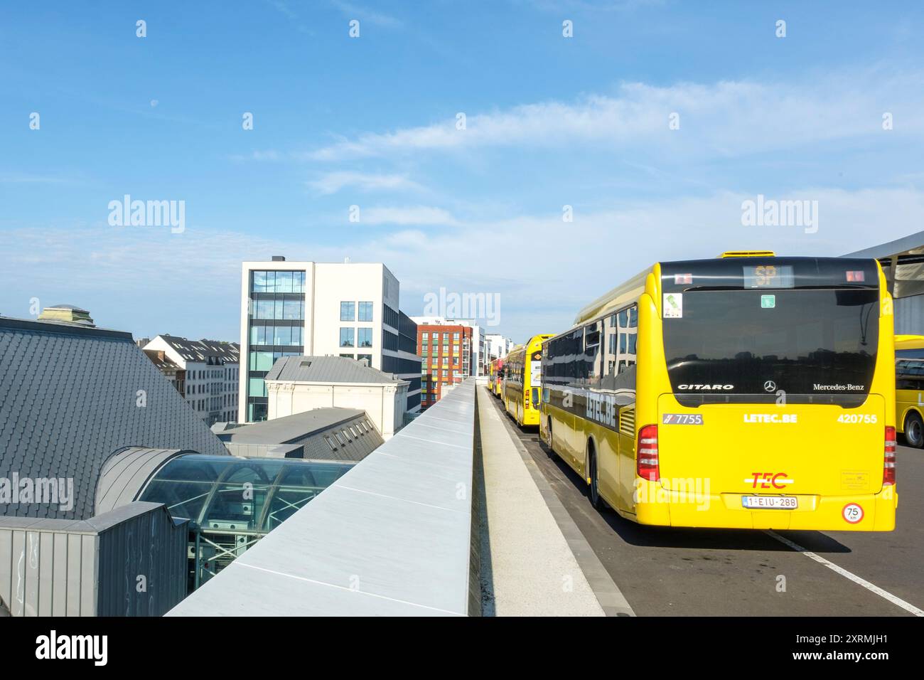 Located on the roof, the TEC station is one floor above the SNCB ...