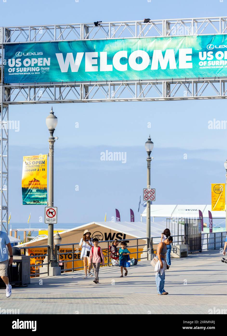 Contest sign hi-res stock photography and images - Alamy