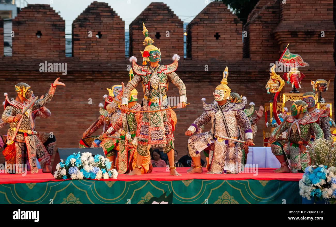 Thai performers from the Chiang Mai College of Dramatic Arts ...