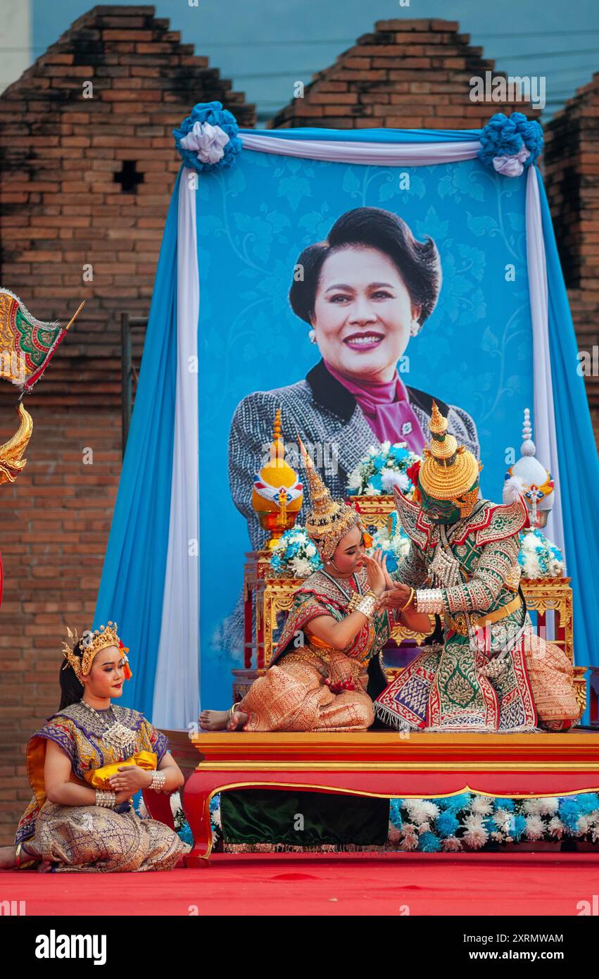 A picture of Queen Sirikit during the performance of the Khon play The ...
