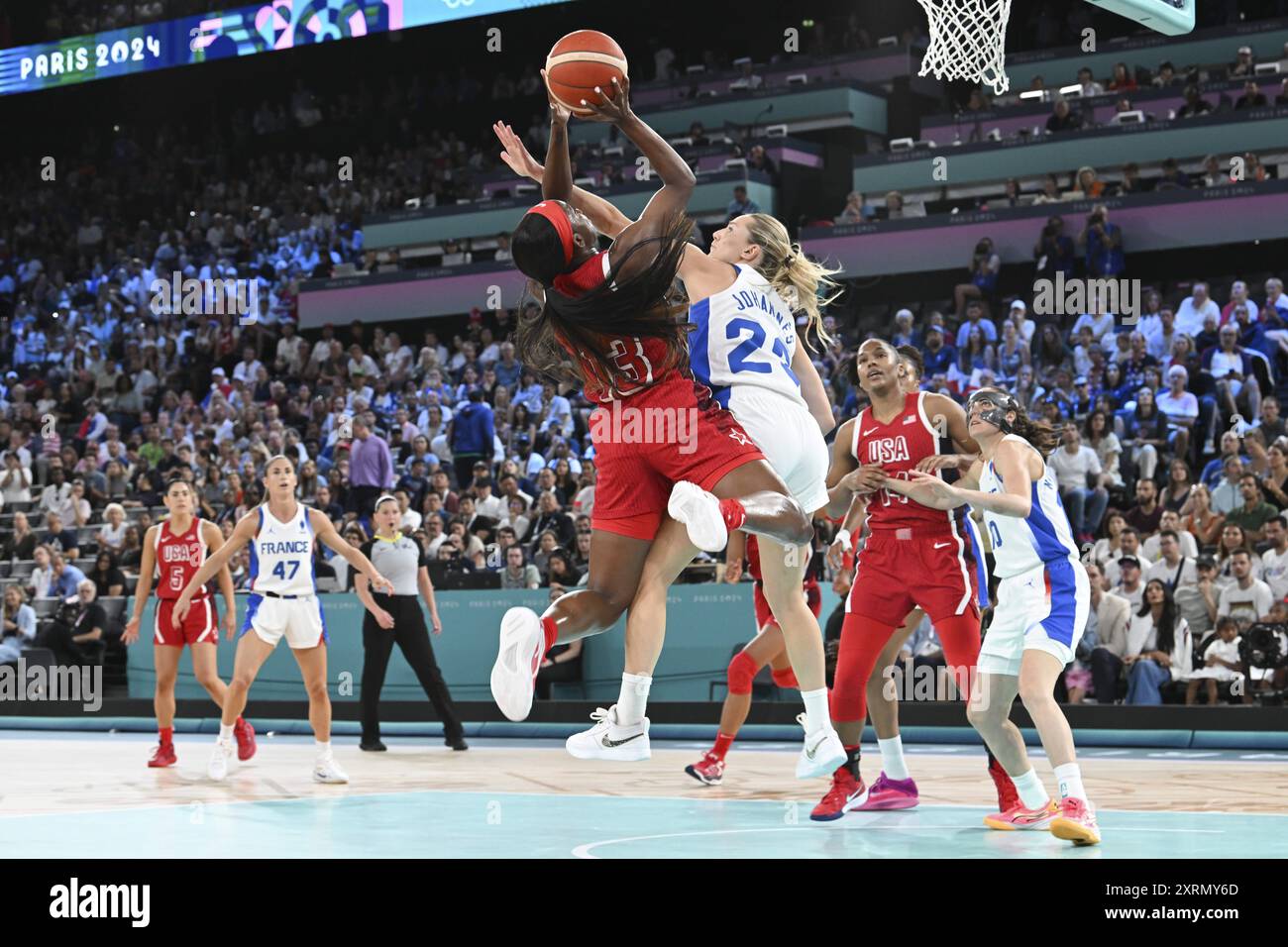 Usa vs paris hi-res stock photography and images - Alamy