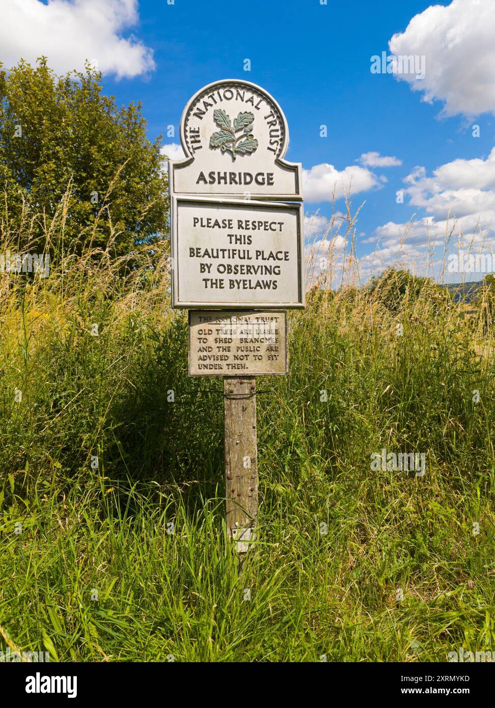 Ivinghoe Beacon hills, Bucks, UK, Ashridge sign Stock Photo - Alamy