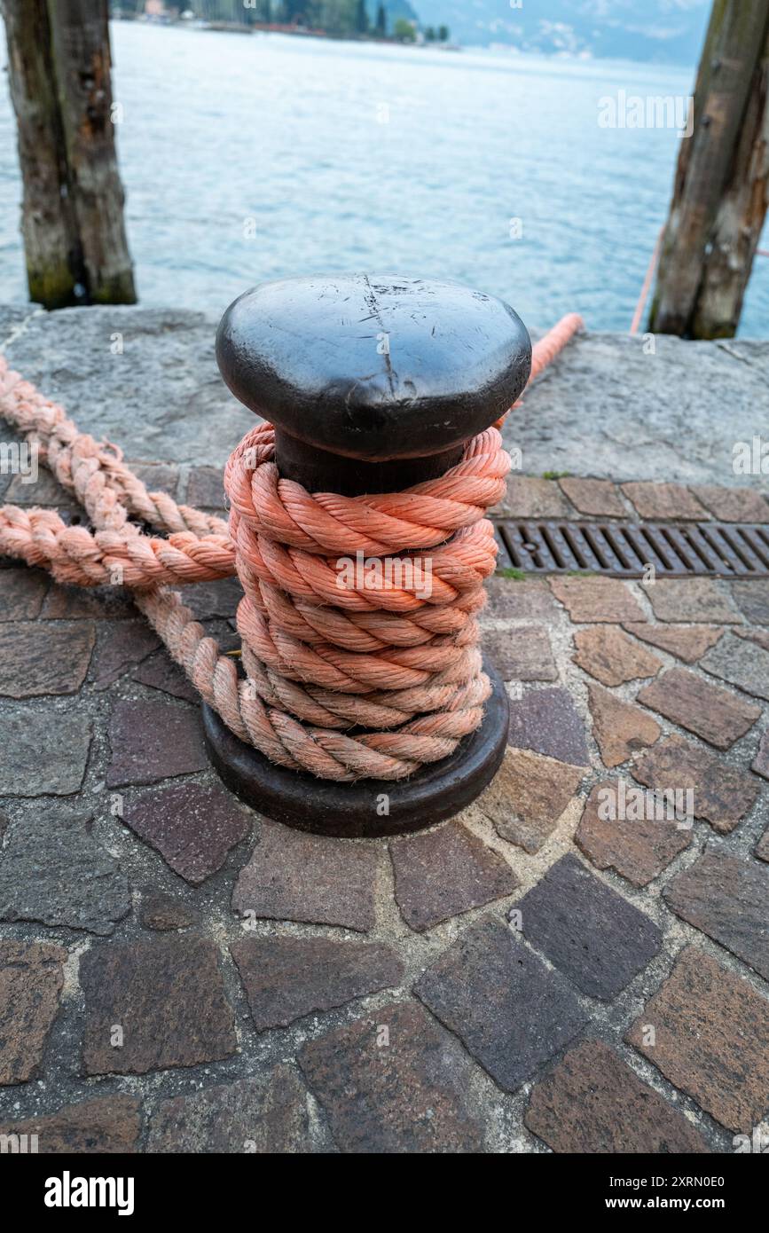 bollard with rope in the harbor Stock Photo - Alamy