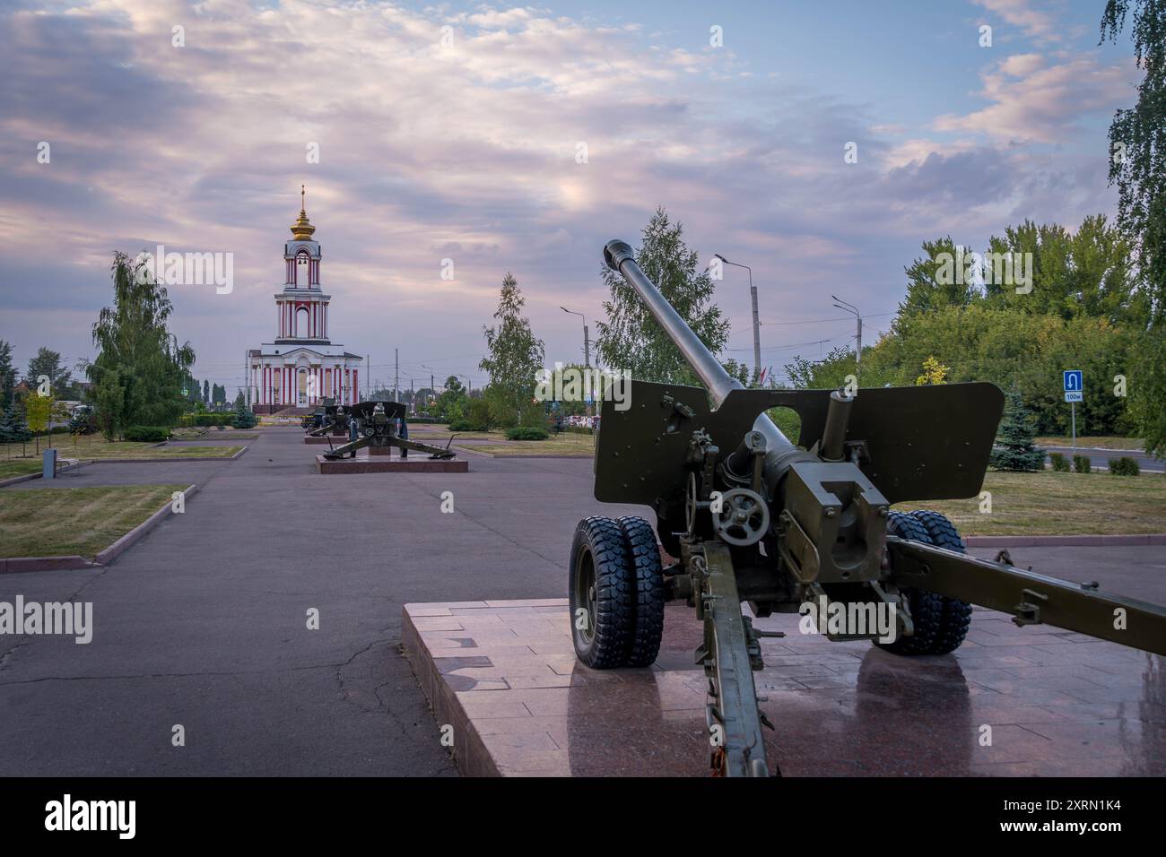 The artillery guns and Russian tanks at the display at the Kursk ...